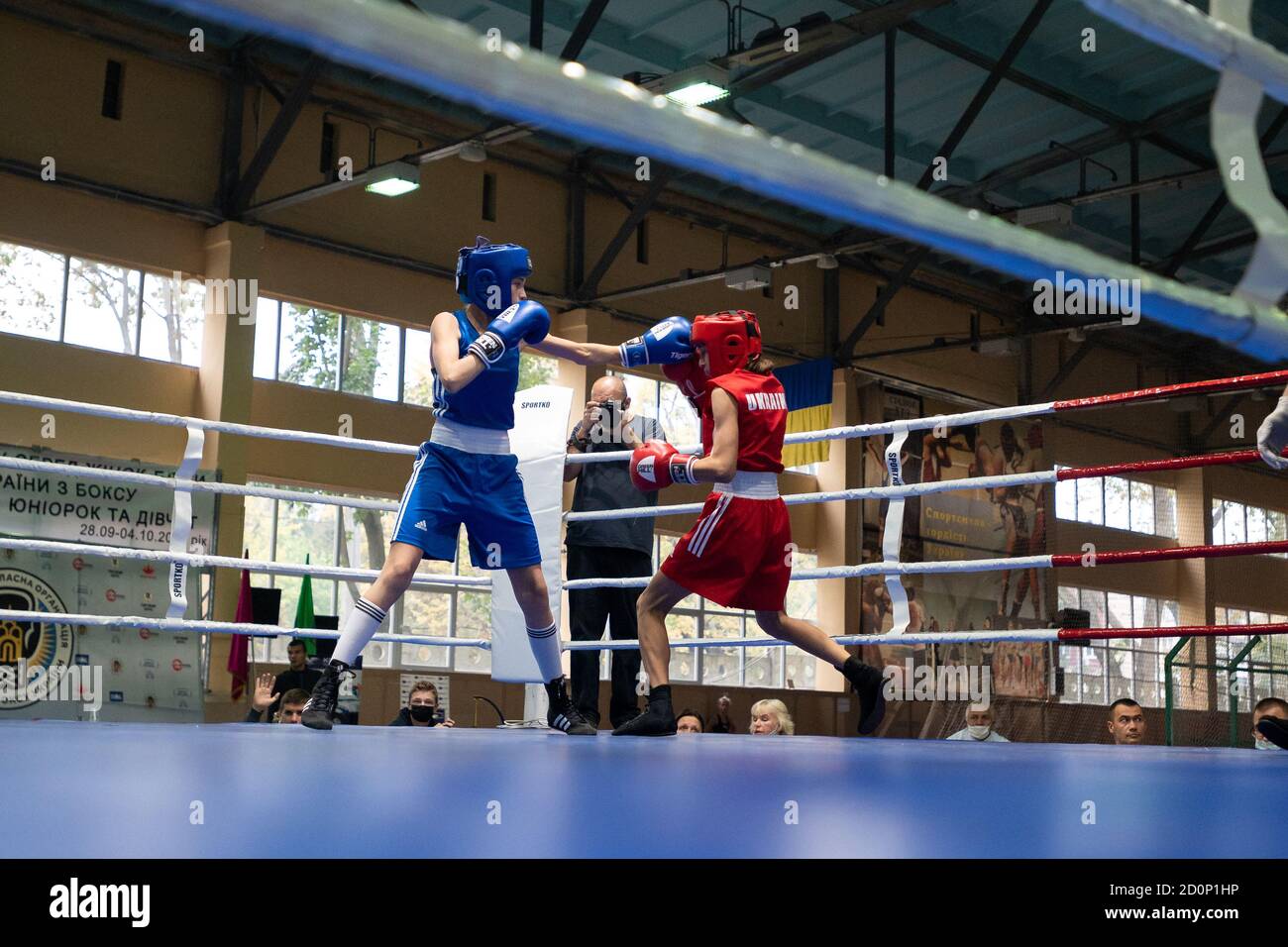 Women boxing referee hi-res stock photography and images - Alamy
