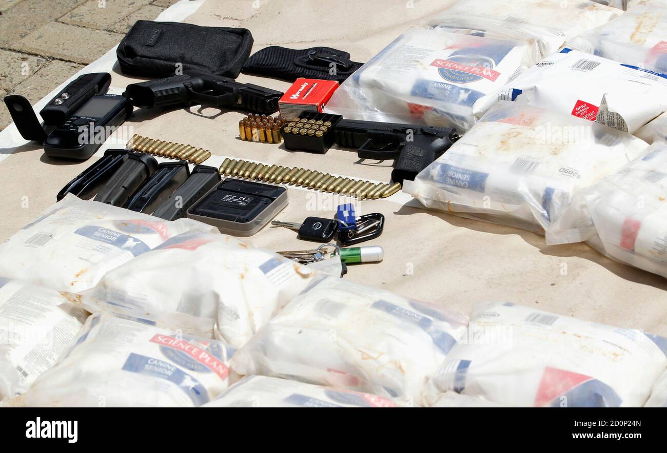 Packets of heroin hi-res stock photography and images - Alamy