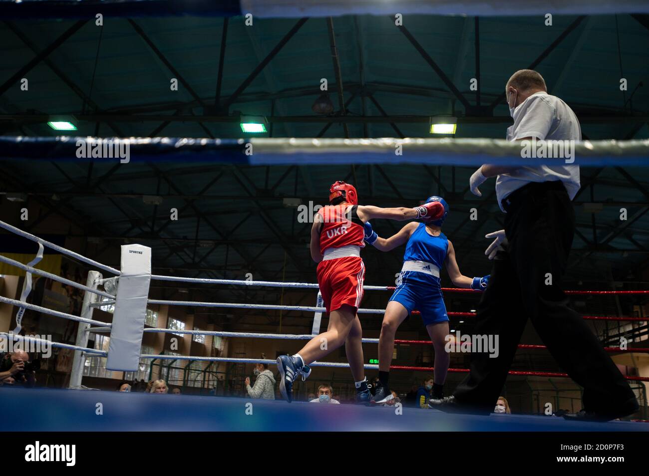 Women boxing referee hi-res stock photography and images - Alamy
