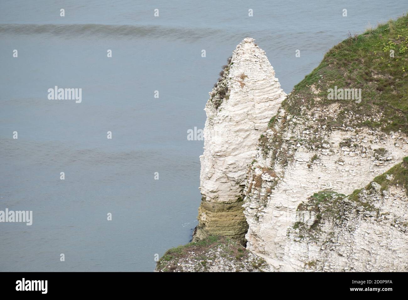 Limestone cliffs flamborough head hi-res stock photography and images ...