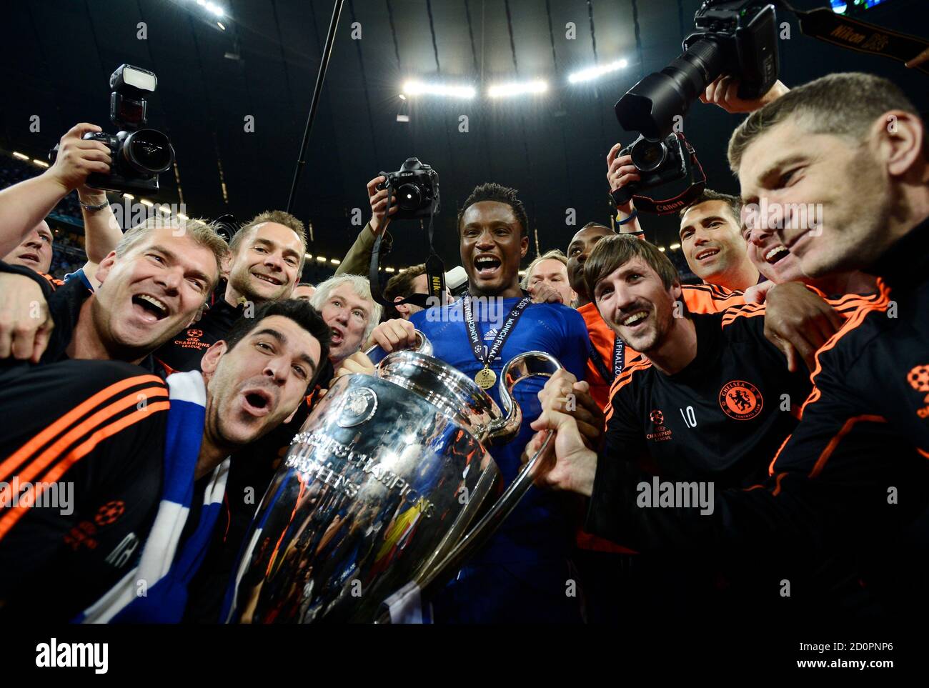 Chelsea bayern 2012 trophy hi-res stock photography and images - Alamy