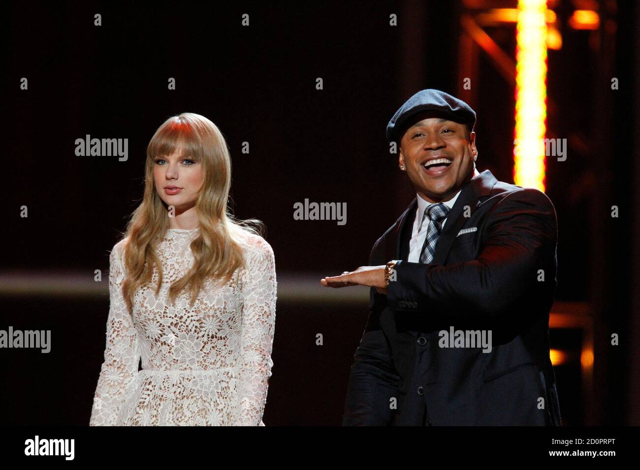 Taylor swift in concert hi-res stock photography and images - Alamy