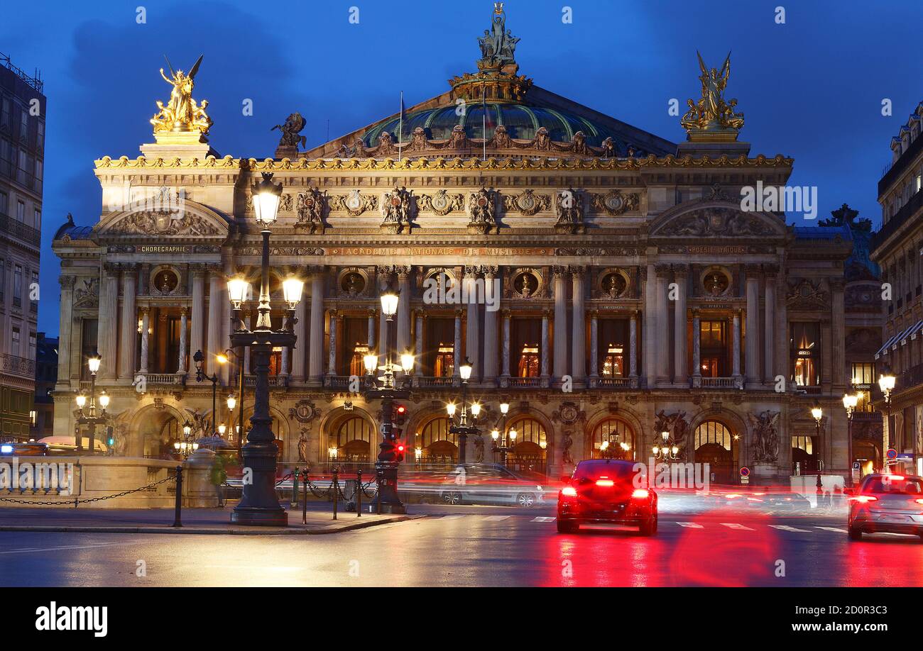 Night front view of the Opera National de Paris. France Stock Photo - Alamy