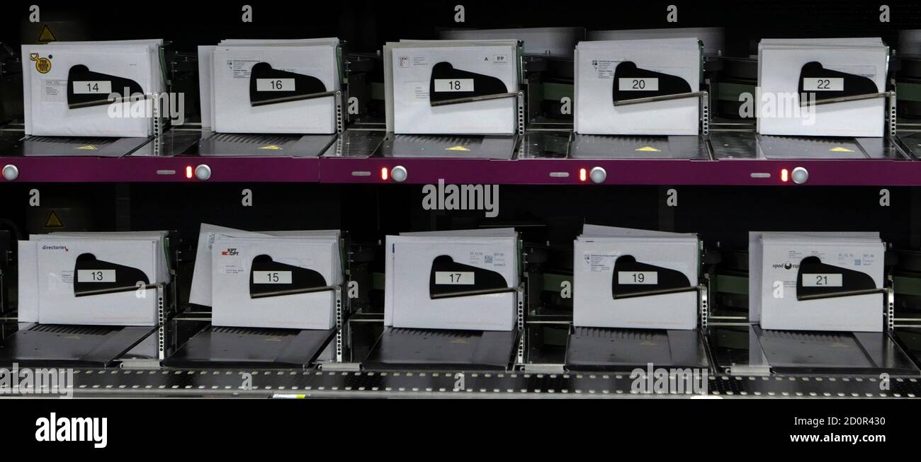 Automated sorting system hi-res stock photography and images - Alamy