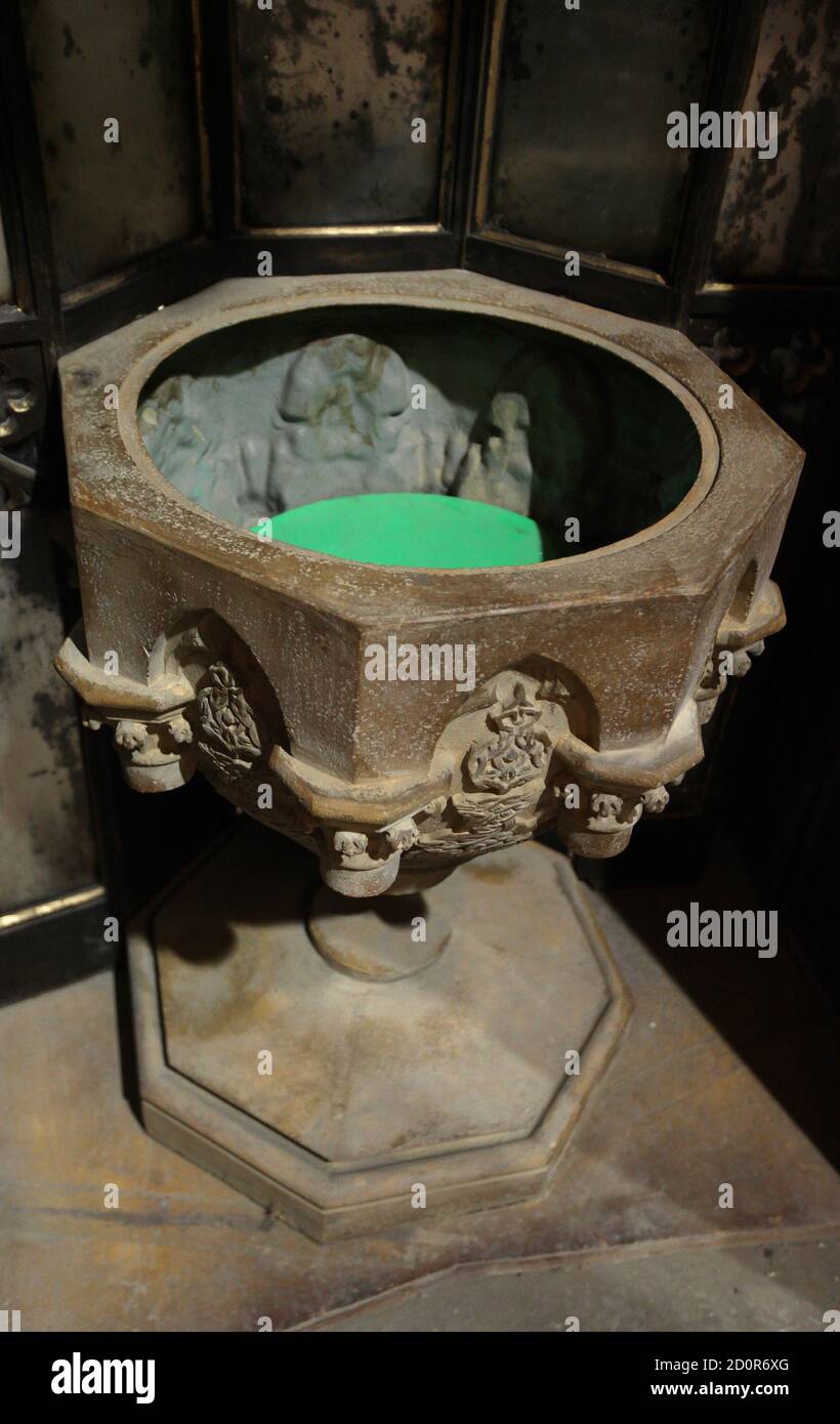 Pensieve harry potter hi-res stock photography and images - Alamy