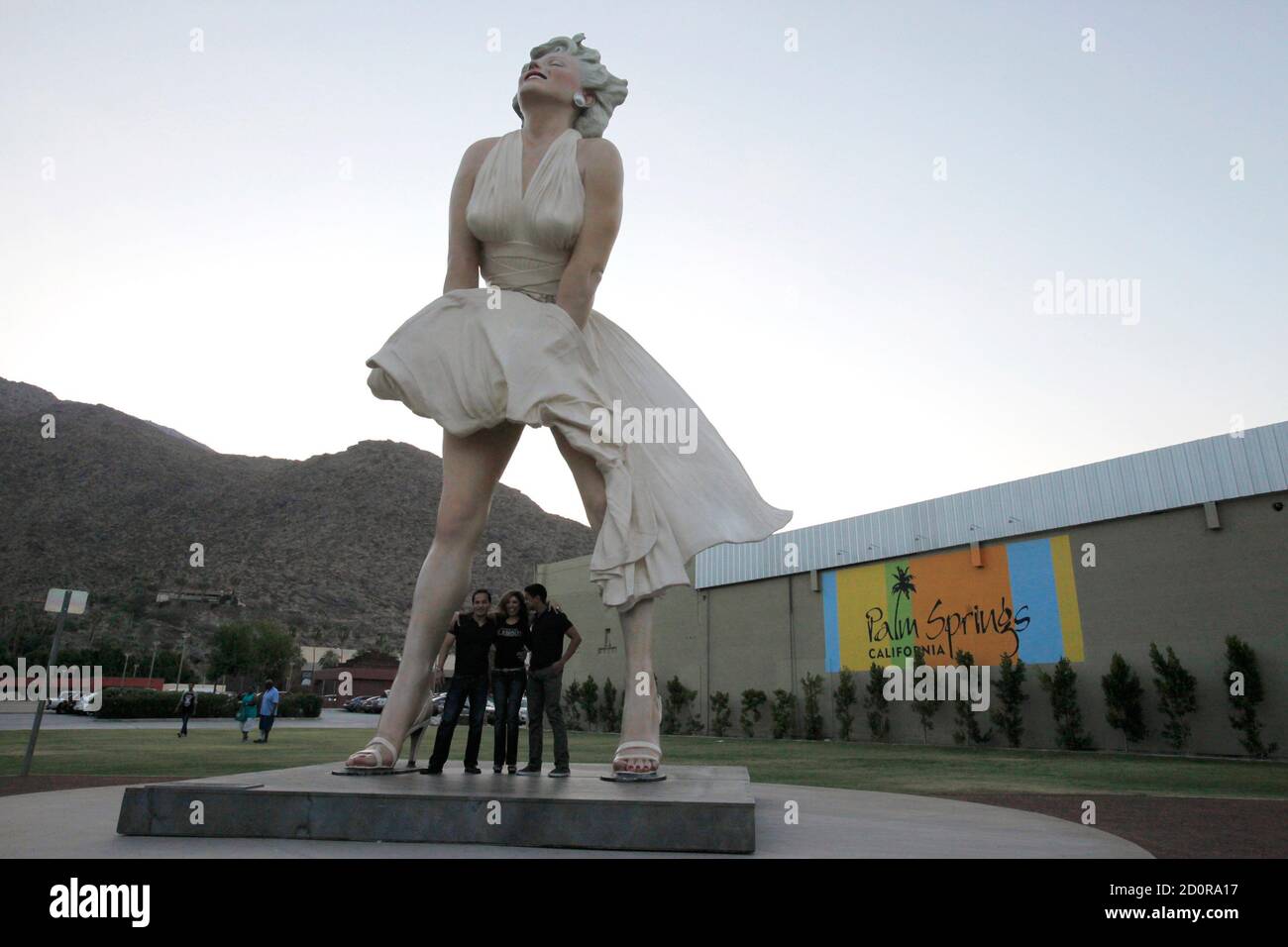Marilyn monroe sculpture palm springs hi-res stock photography and ...