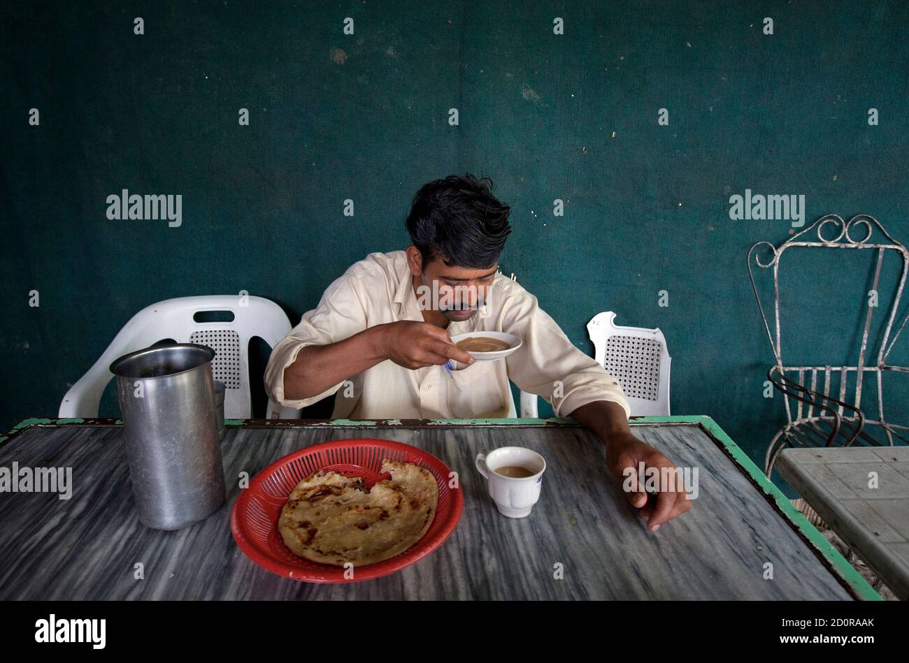 Tea stall pakistan hi-res stock photography and images - Alamy