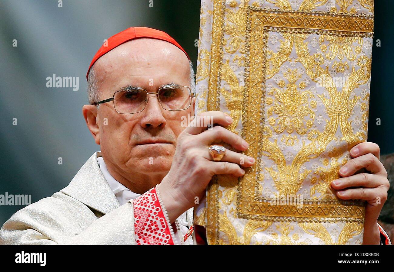 Cardinal tarcisio bertone hi-res stock photography and images - Alamy