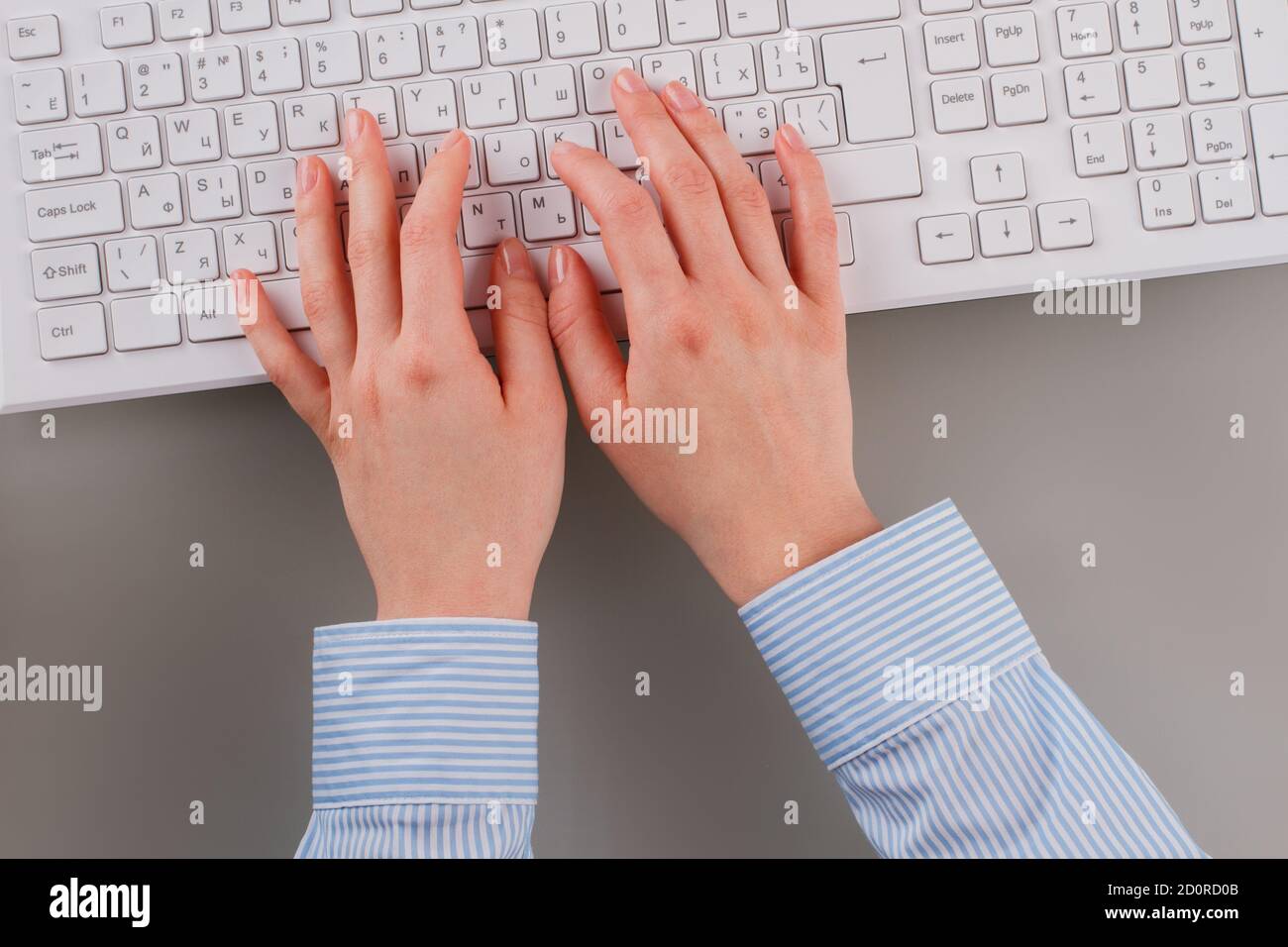 Female office worker typing on the keyboard Stock Photo - Alamy