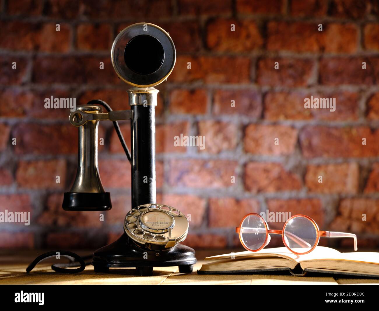 Candlestick telephone 1920s hi-res stock photography and images - Alamy