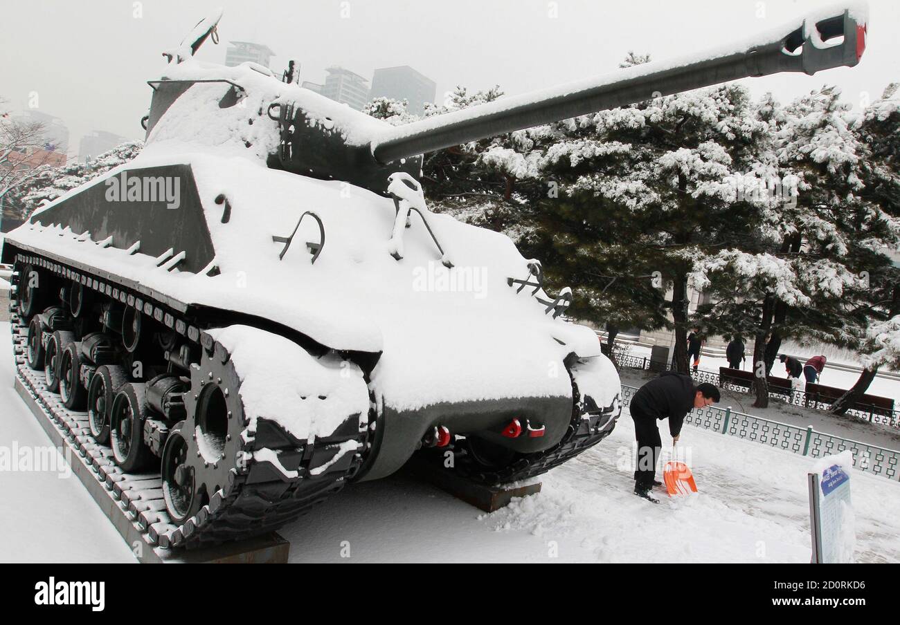 M4a3e8 sherman tank hi-res stock photography and images - Alamy