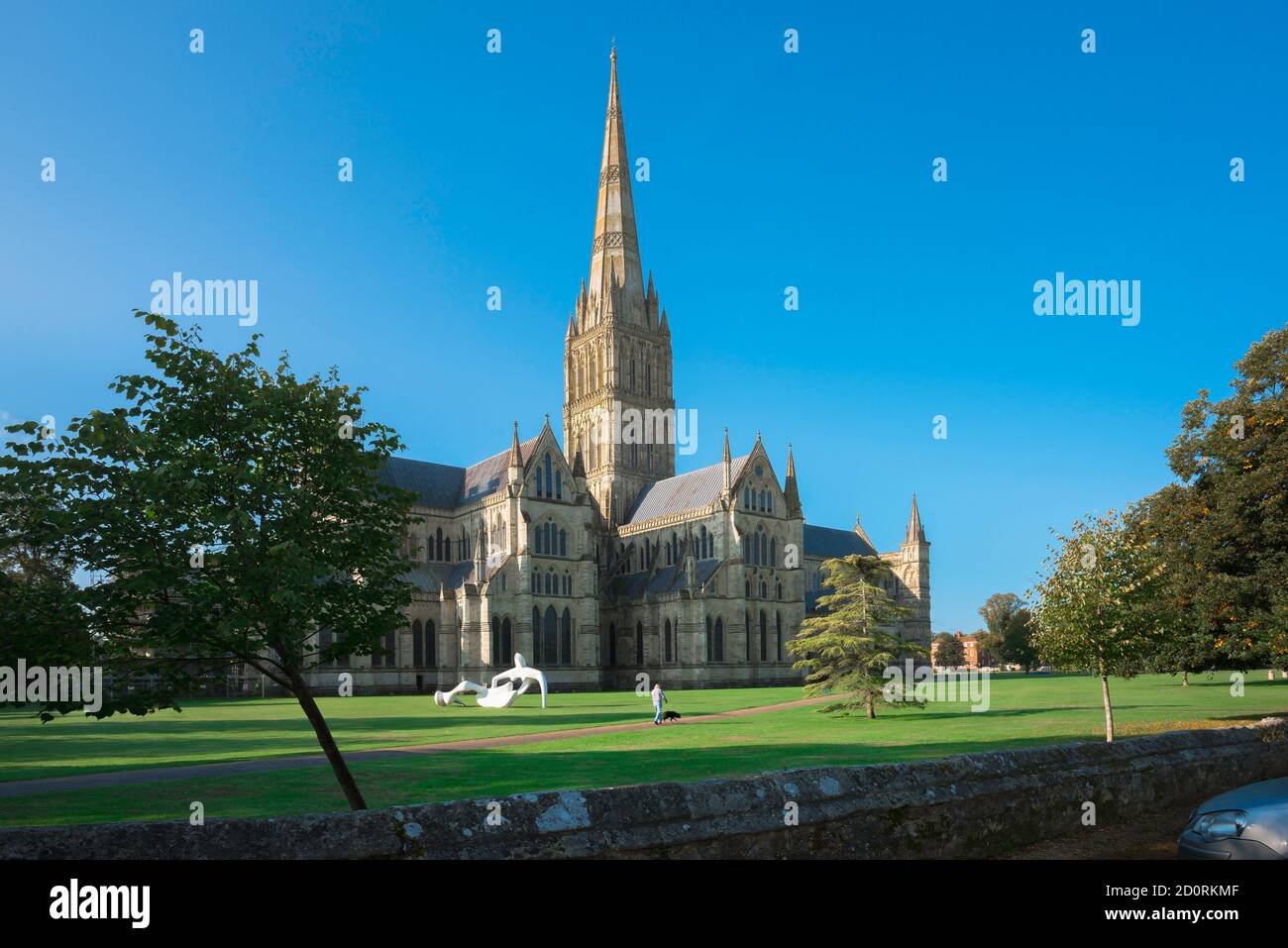 Salisbury city centre, view in summer across the cathedral grounds ...