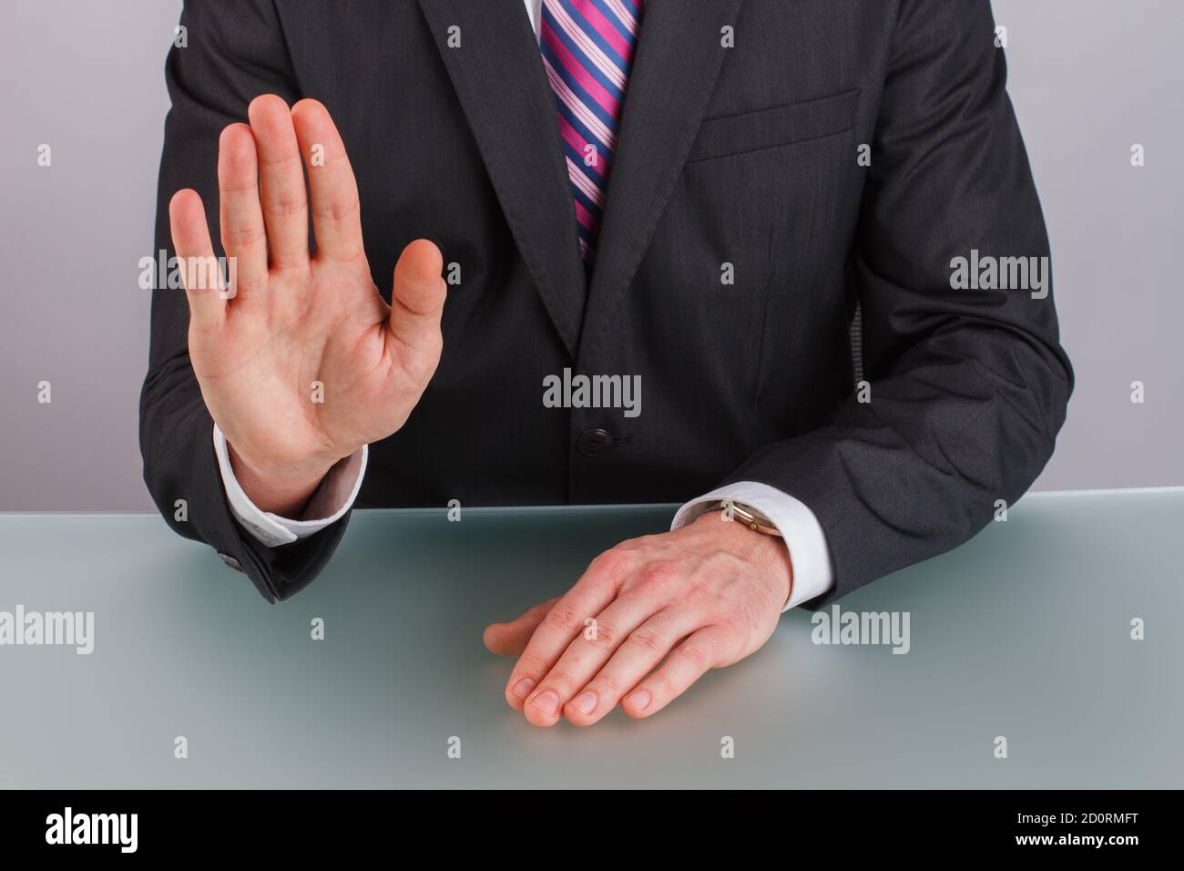 Hand showing stop close up hi-res stock photography and images - Alamy