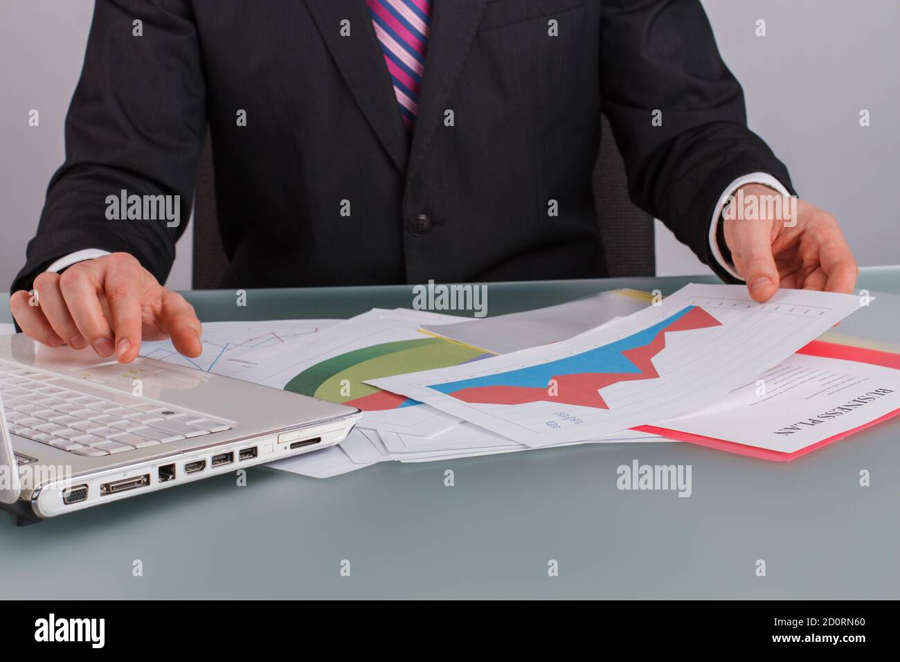 Reviewing charts hi-res stock photography and images - Alamy