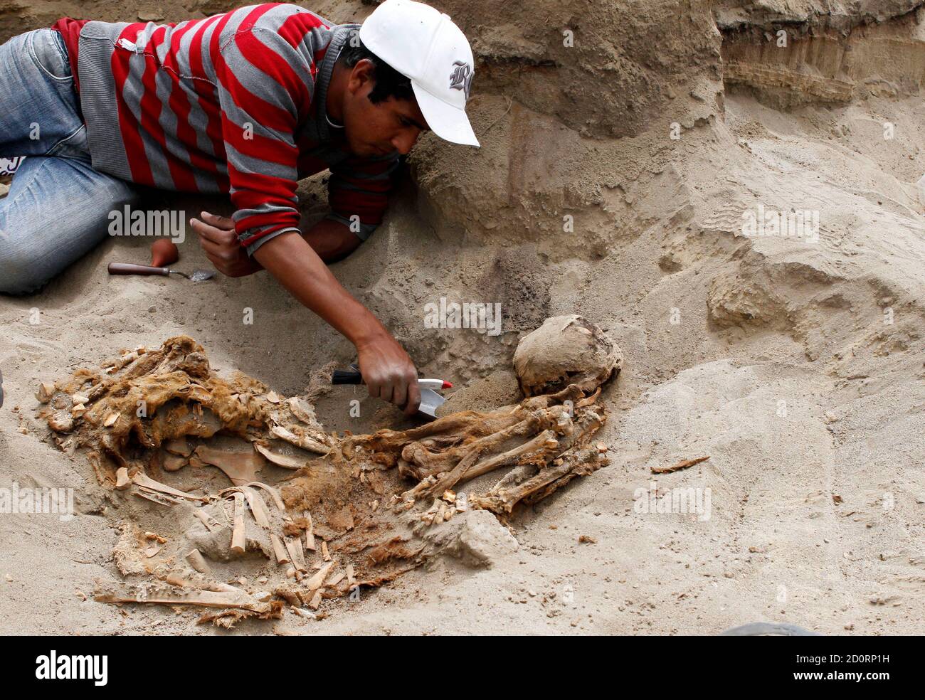 Human sacrifice inca hi-res stock photography and images - Alamy