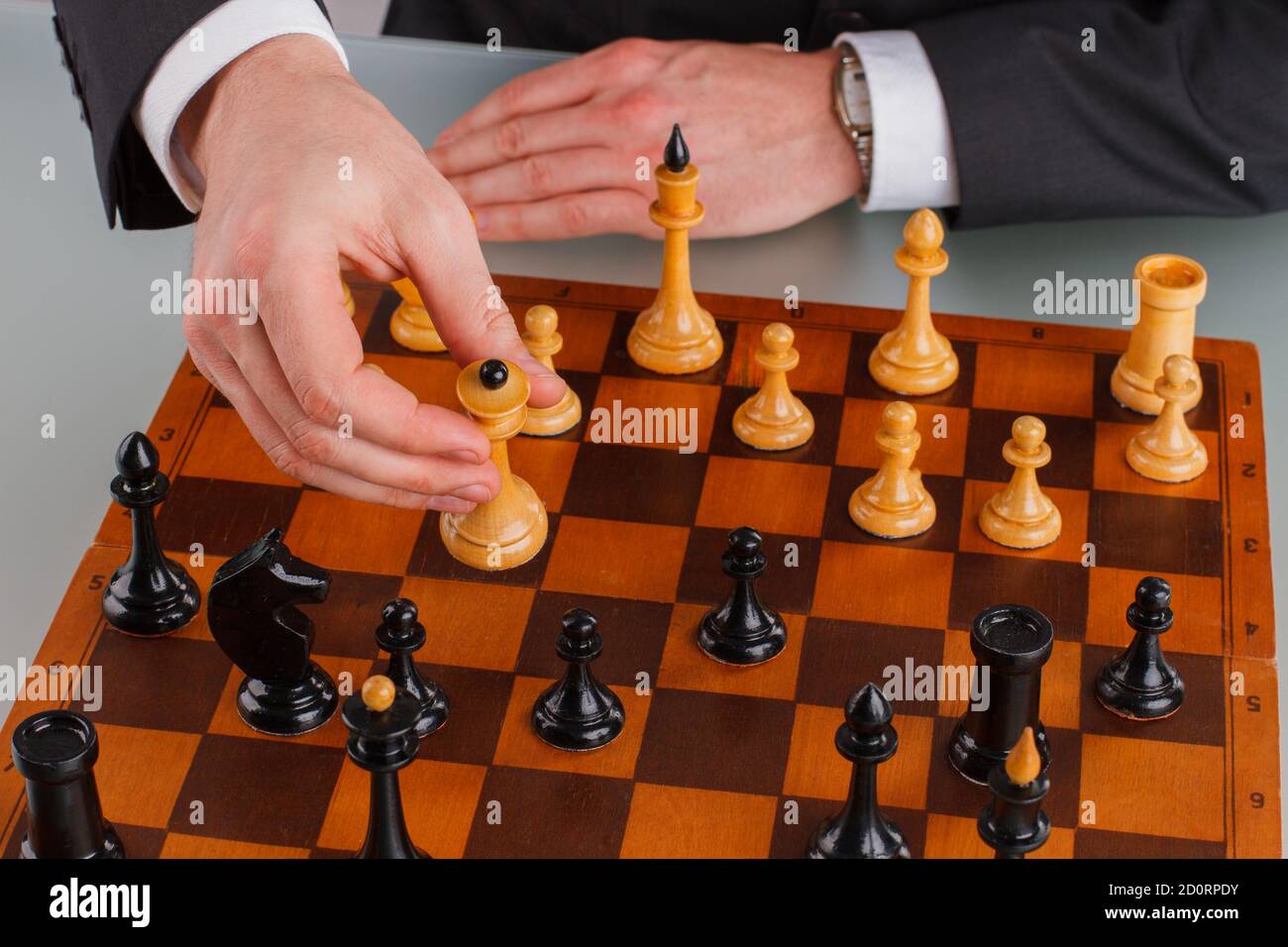 Hand playing chess hi-res stock photography and images - Alamy