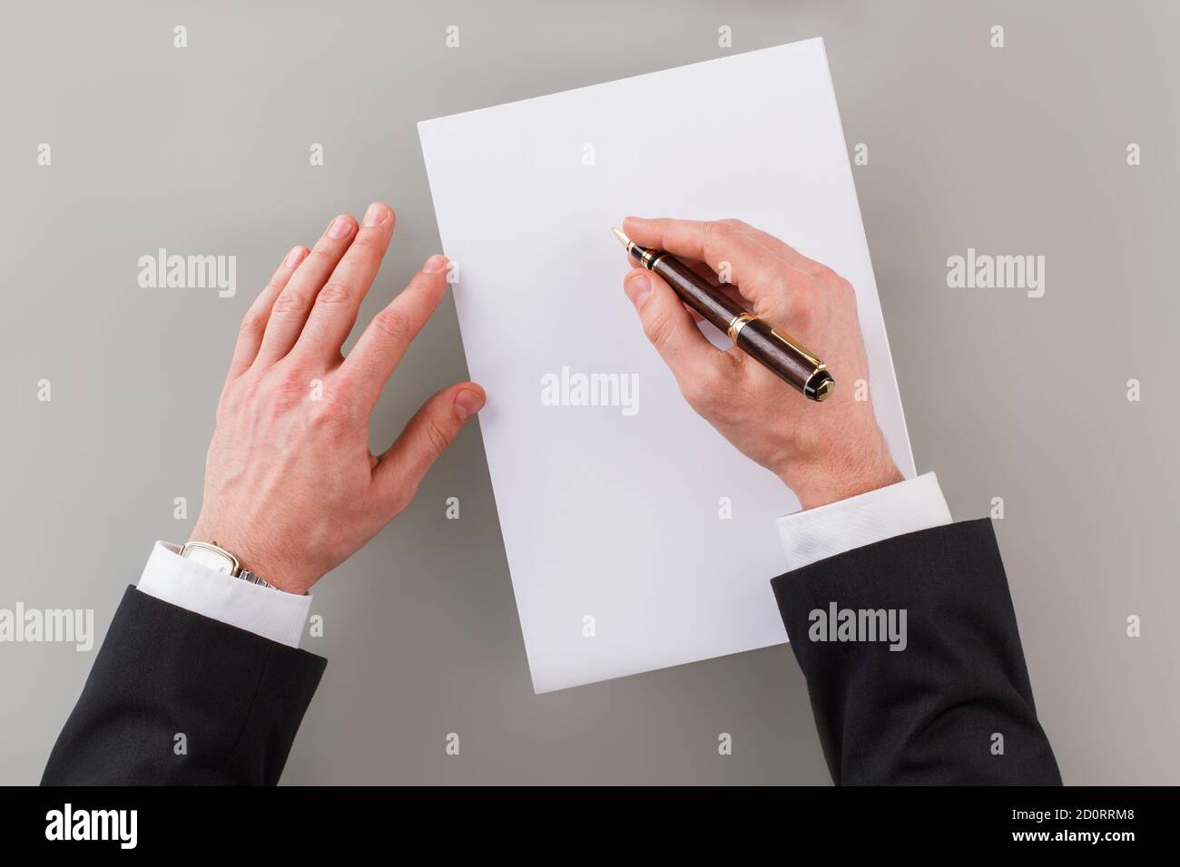 Hands of businessman signing the contract document Stock Photo - Alamy