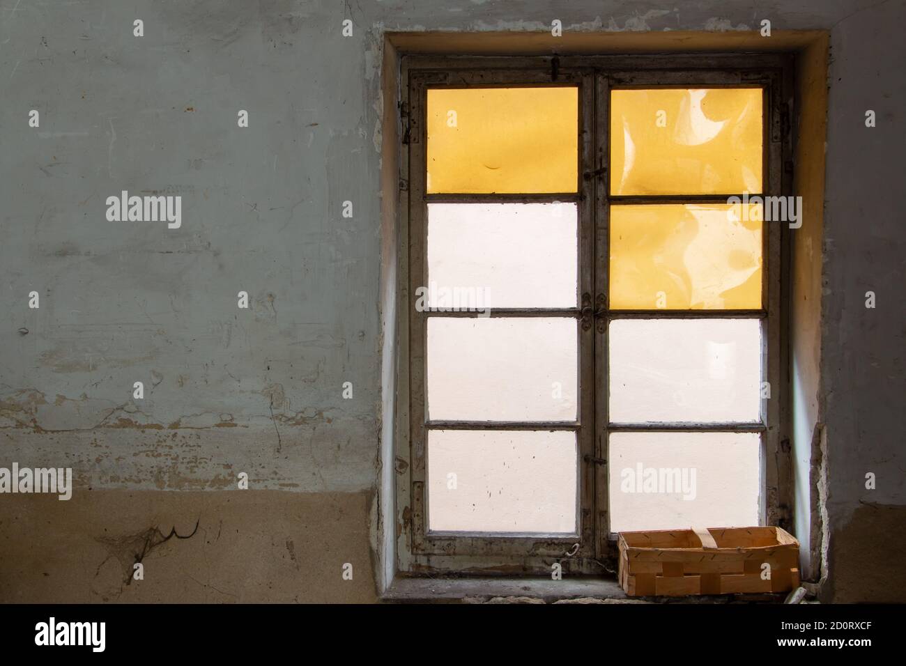 Dirty window background hi-res stock photography and images - Alamy