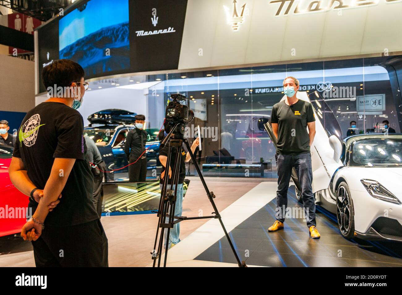 A German reporter for Yes Auto at the 2020 Beijing Auto Show Stock ...