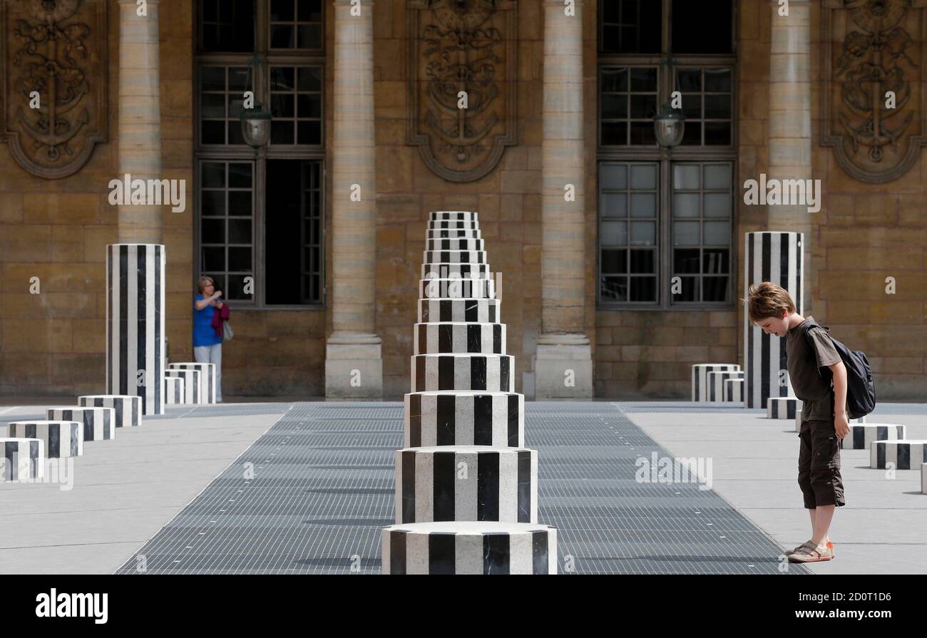 Colonnes de buren paris palais royal hi-res stock photography and ...