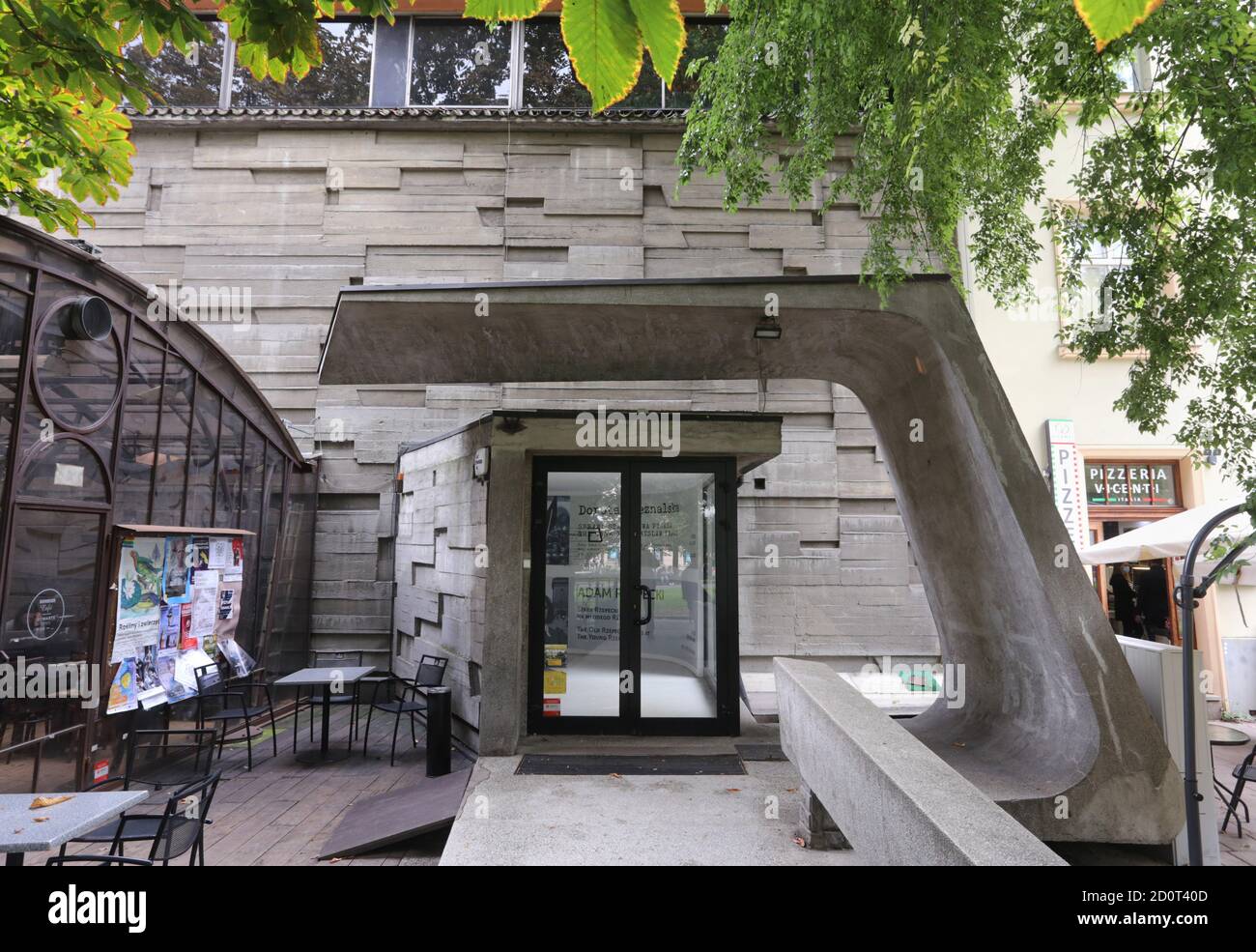 Contemporary modern art gallery hi-res stock photography and images - Alamy