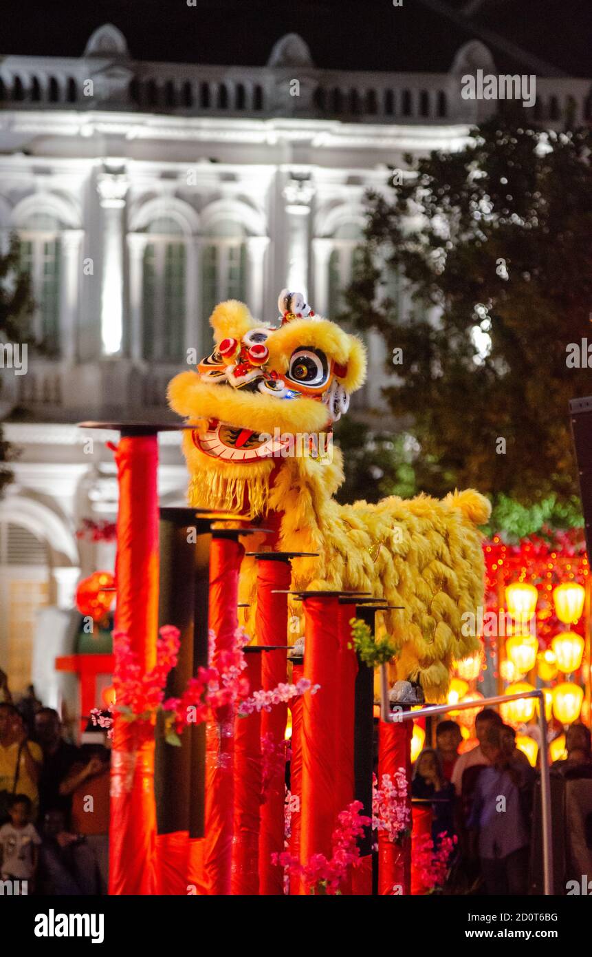 Lion dance performance on stilts hi-res stock photography and images ...