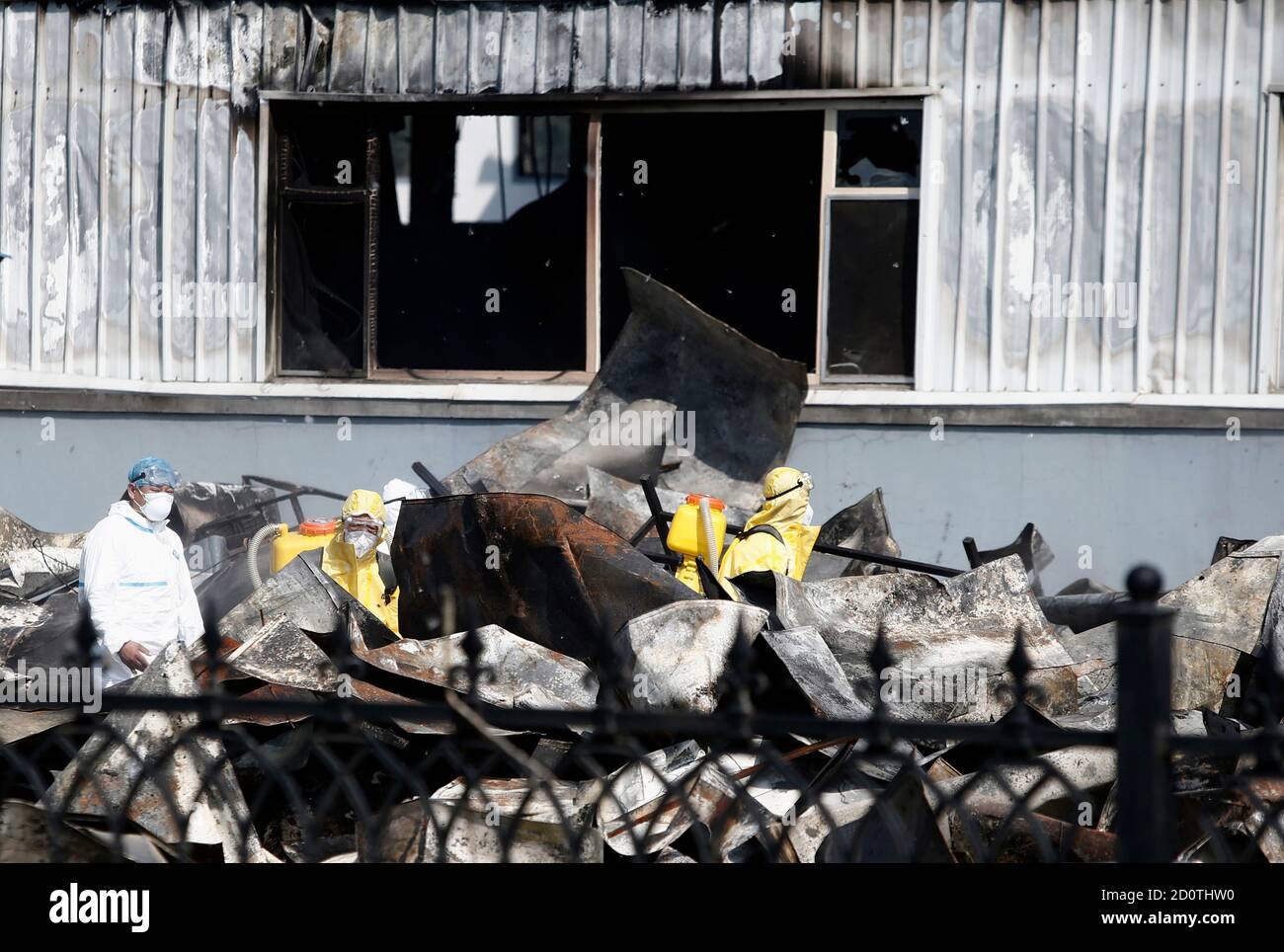 Chicken plant workers hi-res stock photography and images - Alamy