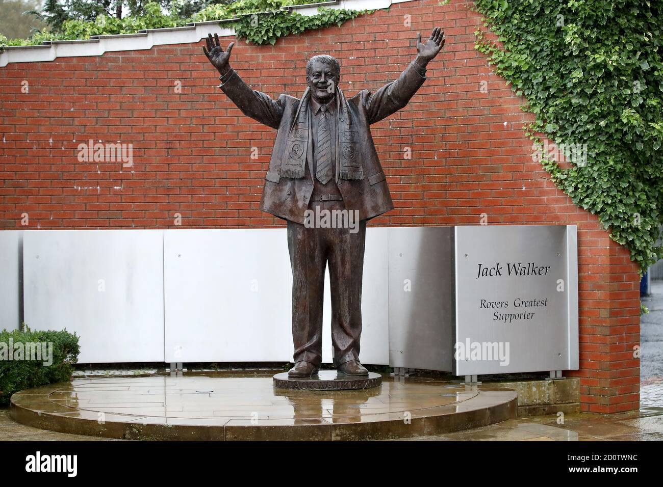 Jack walker statue outside the ground hi-res stock photography and ...