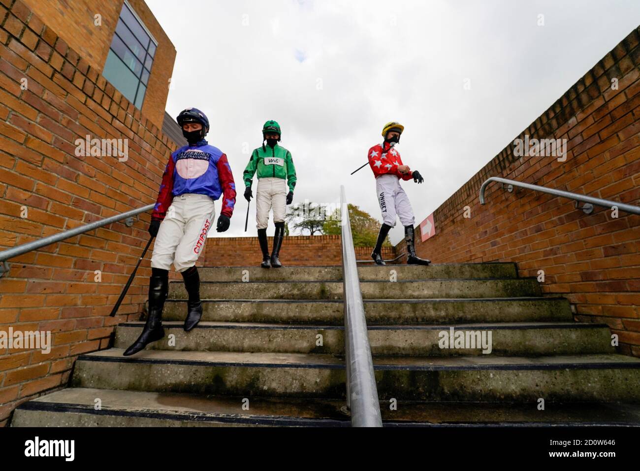 Parade ring fontwell park racecourse hi-res stock photography and ...