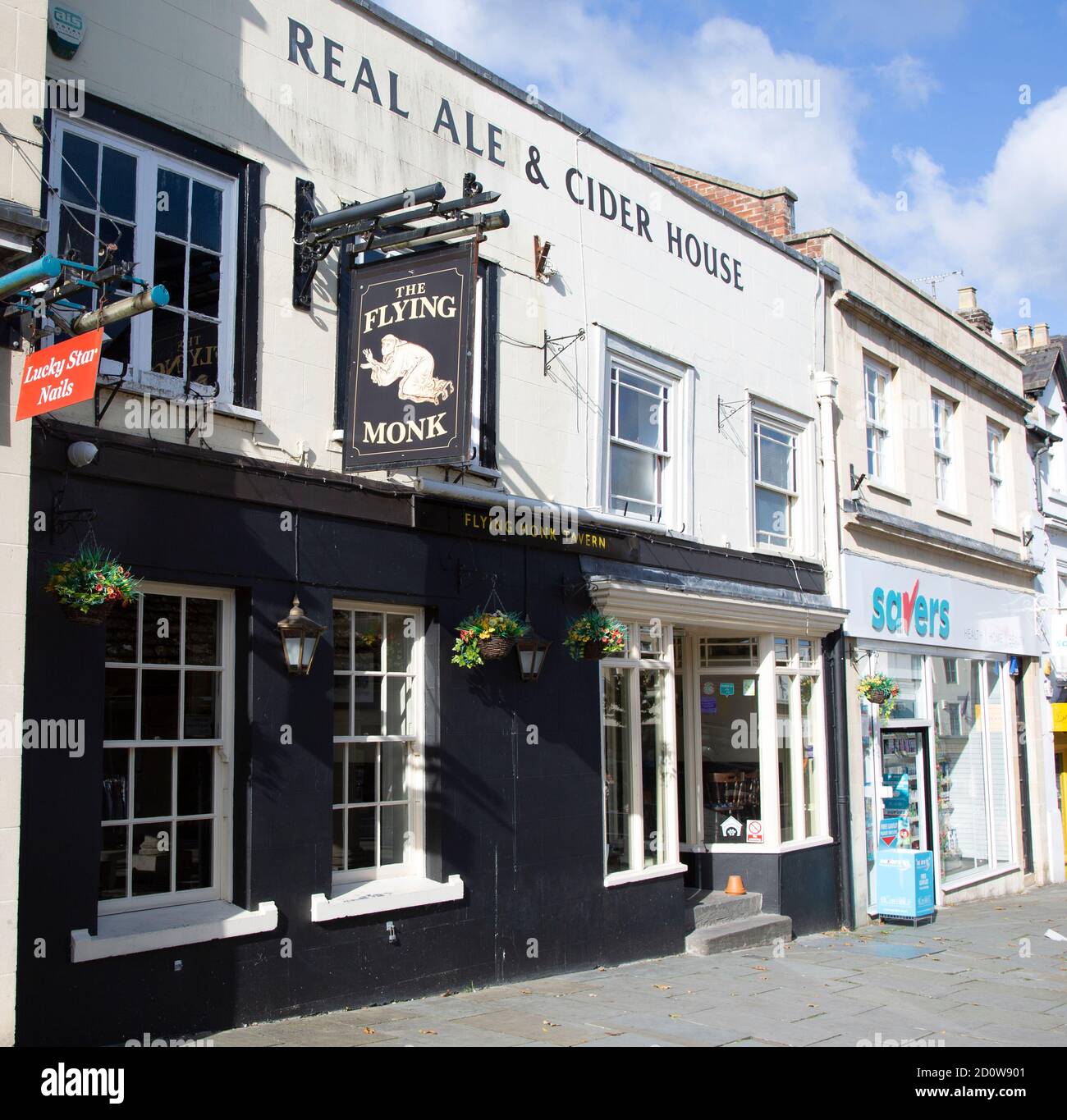 Shops in town centre of chippenham hi-res stock photography and images ...