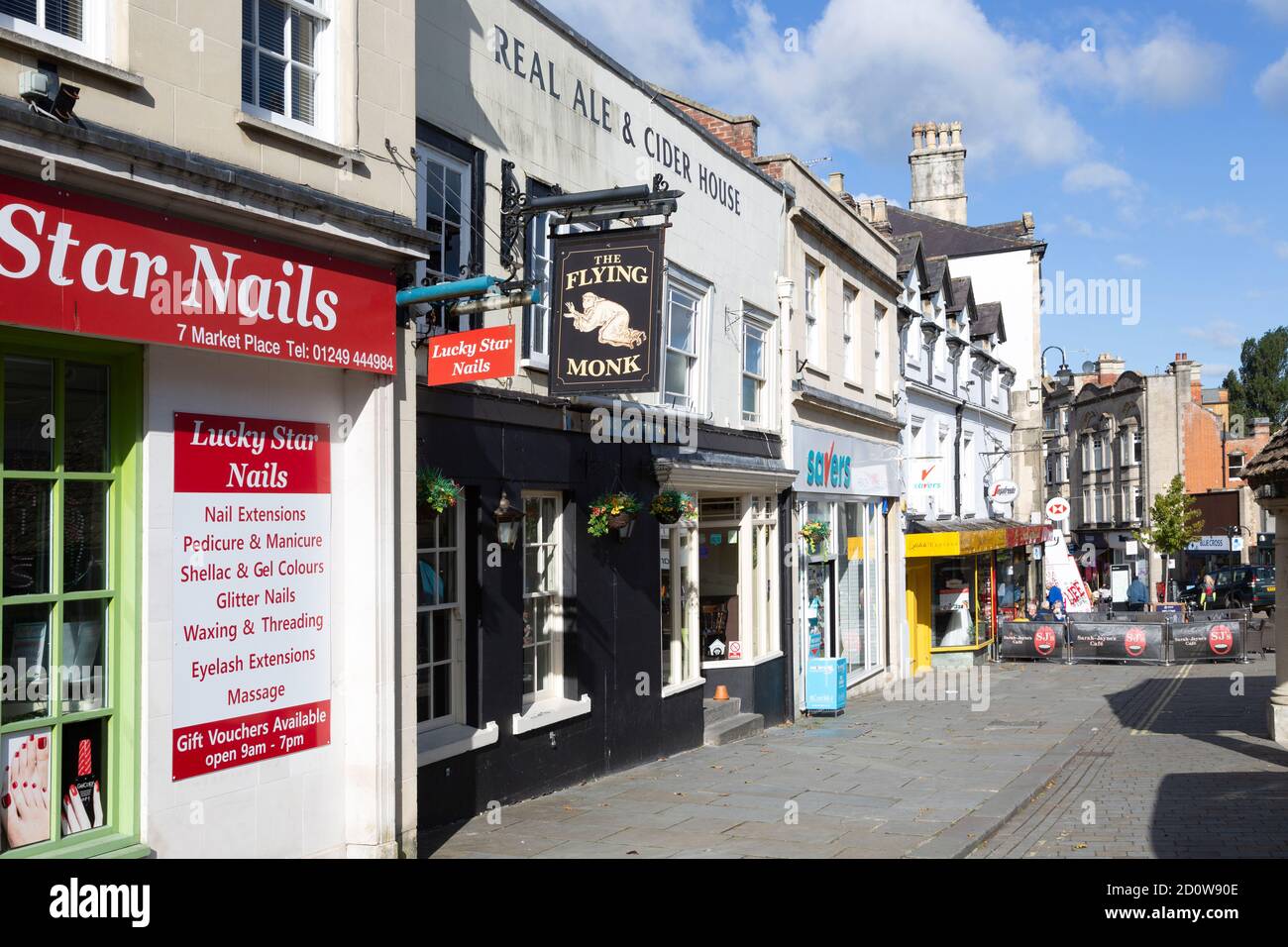 Shops in town centre of chippenham hi-res stock photography and images ...