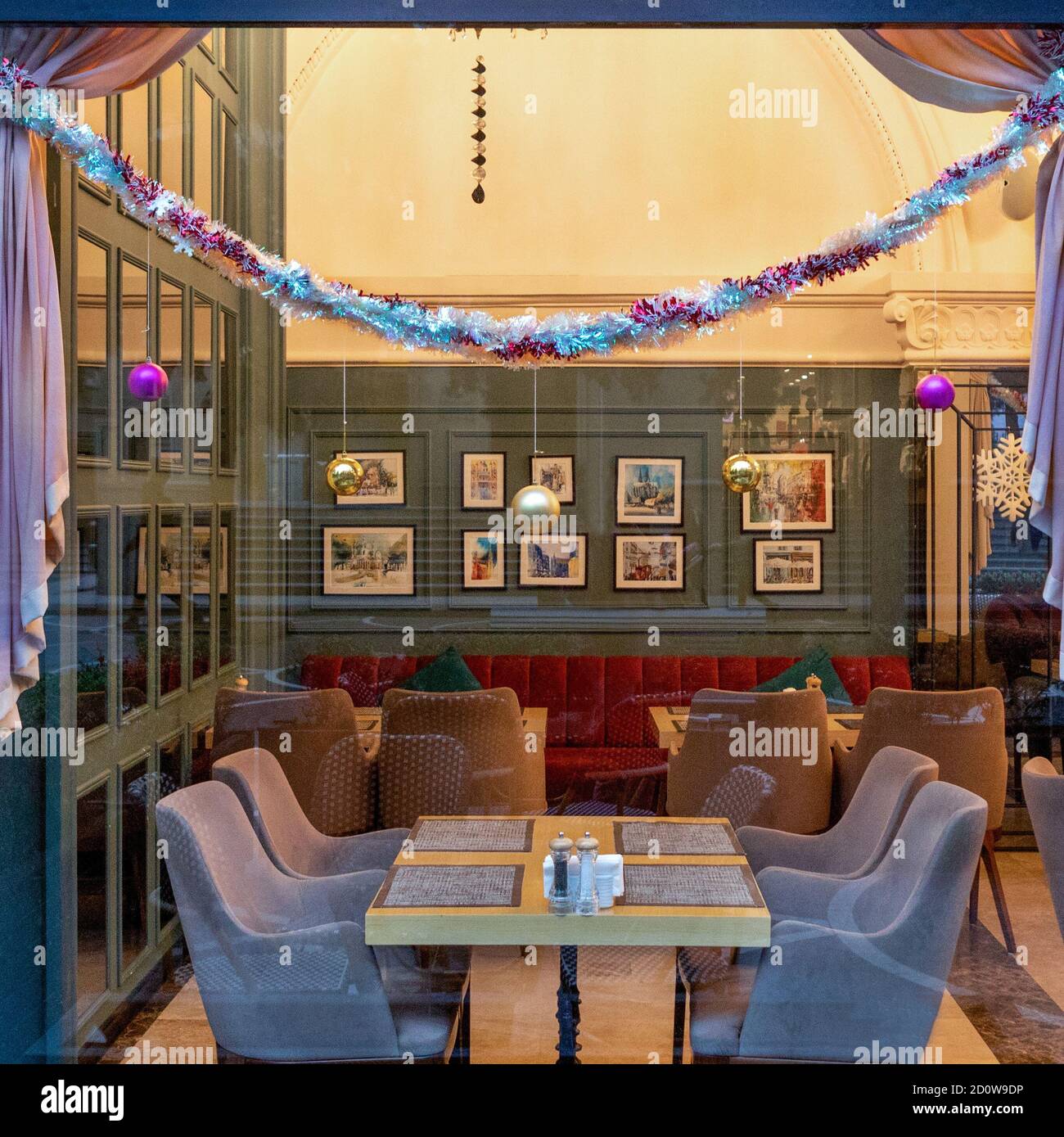 Christmas decorated restaurant interior Stock Photo - Alamy