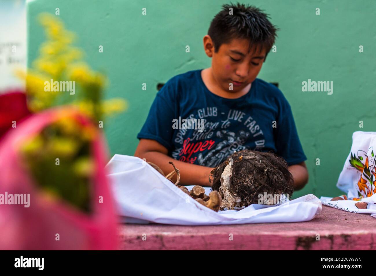 Mayan boy hi-res stock photography and images - Alamy