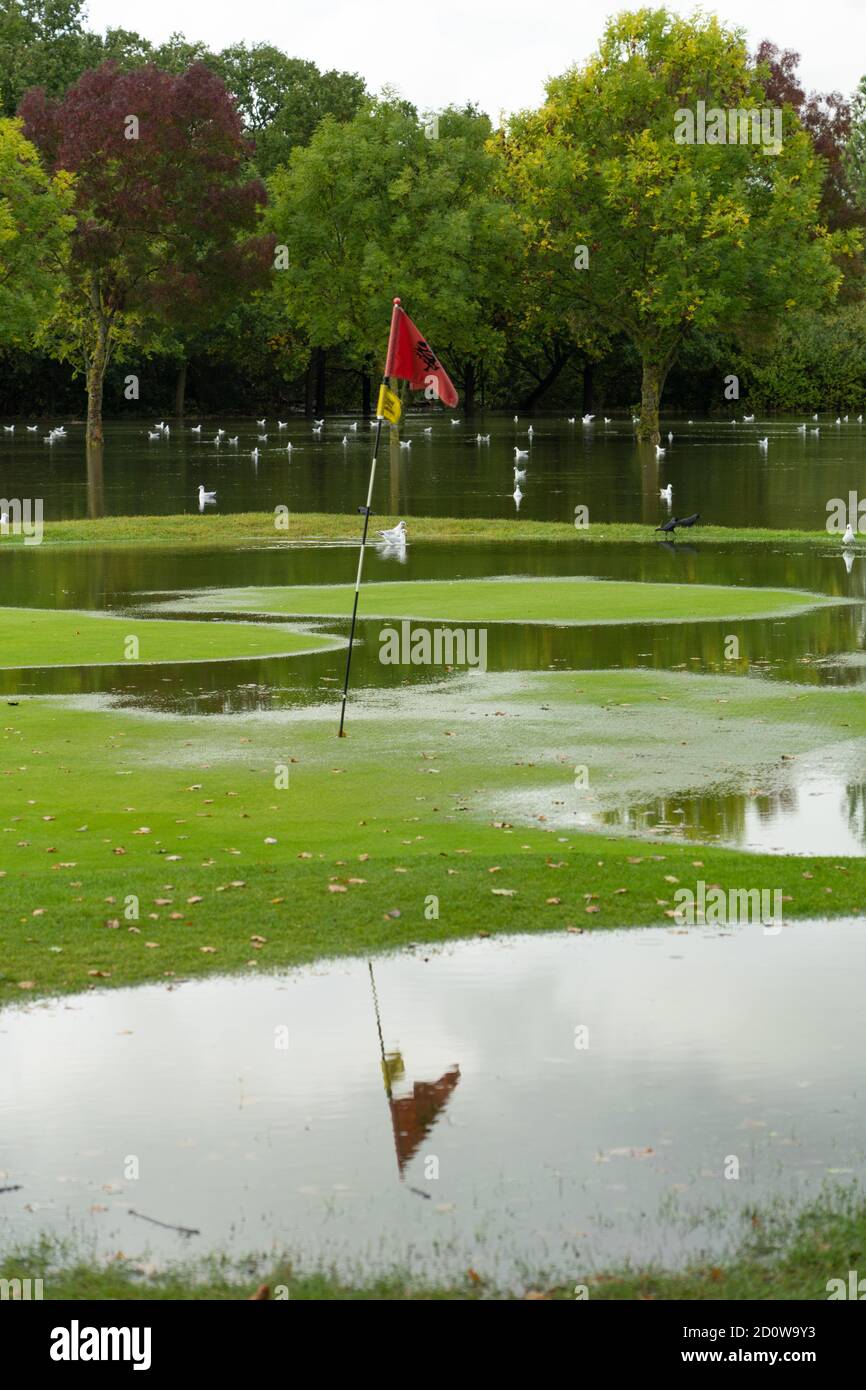Brent valley river golf hi-res stock photography and images - Alamy