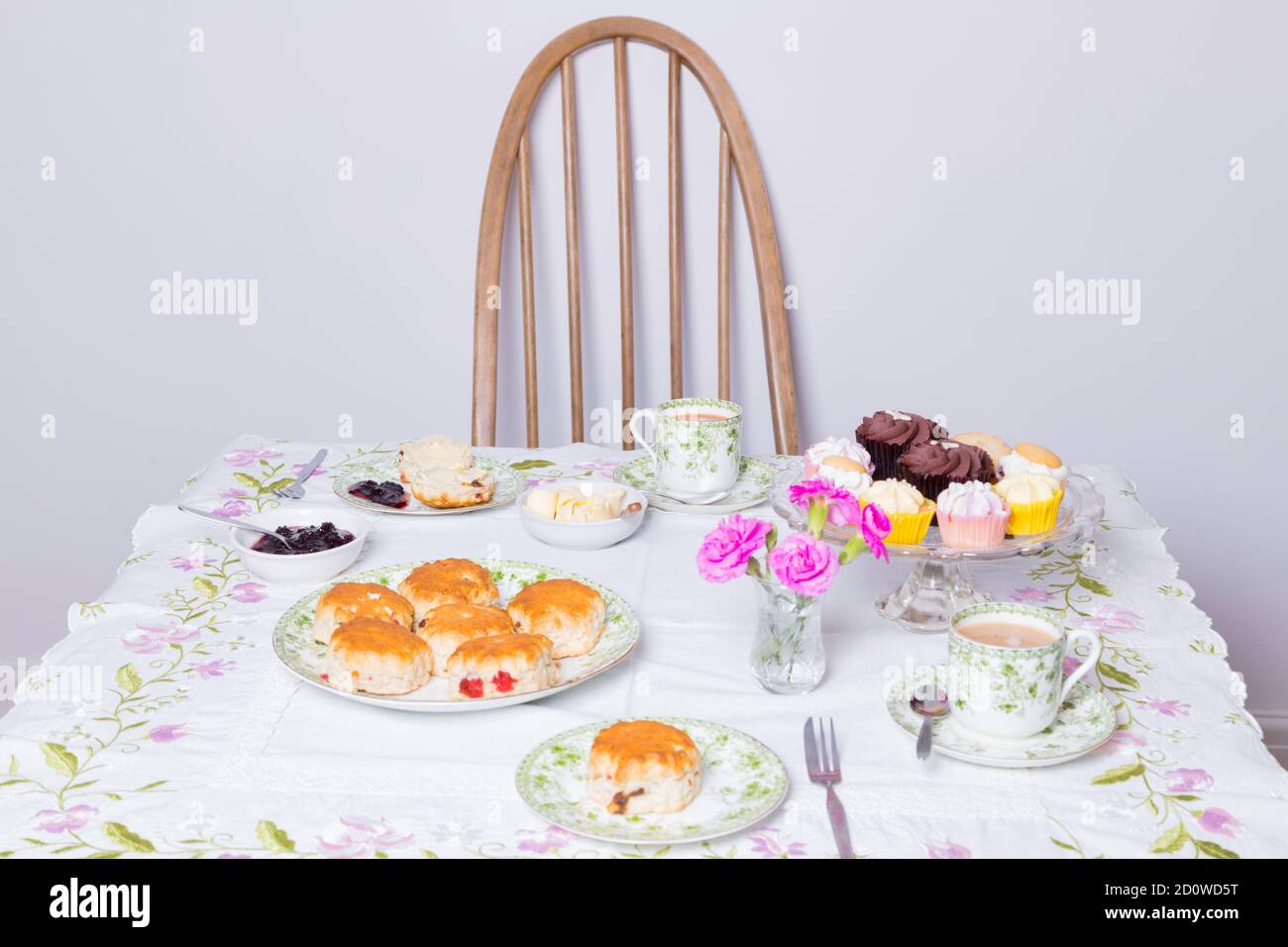 Formal setting for traditional British afternoon tea Stock Photo - Alamy