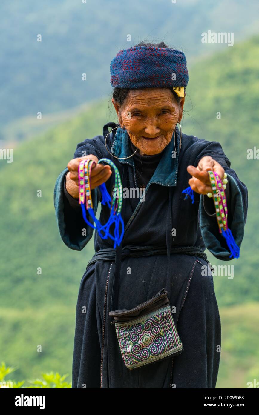 Hmong old man hi-res stock photography and images - Alamy