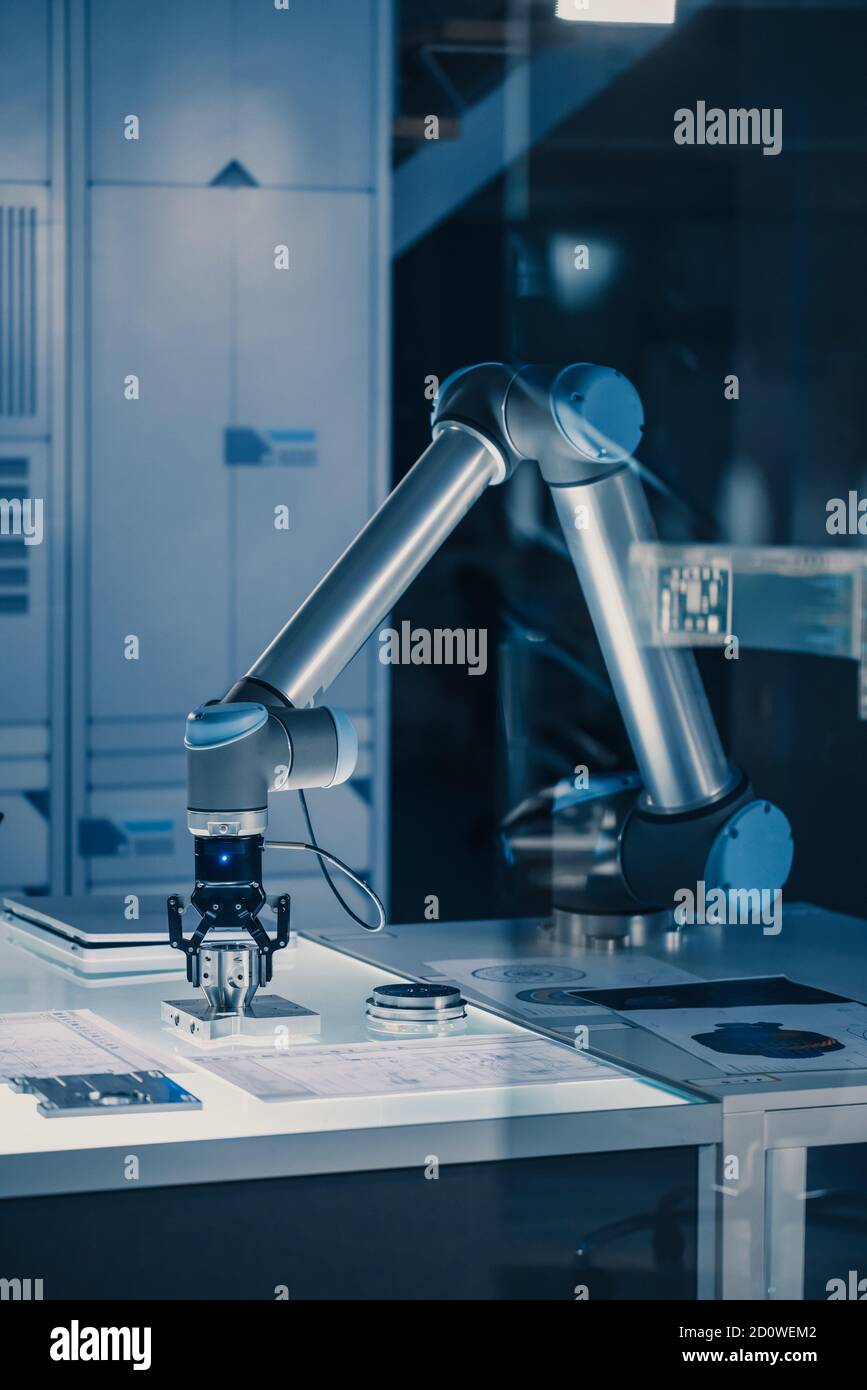 Robotic arm hi-res stock photography and images - Alamy