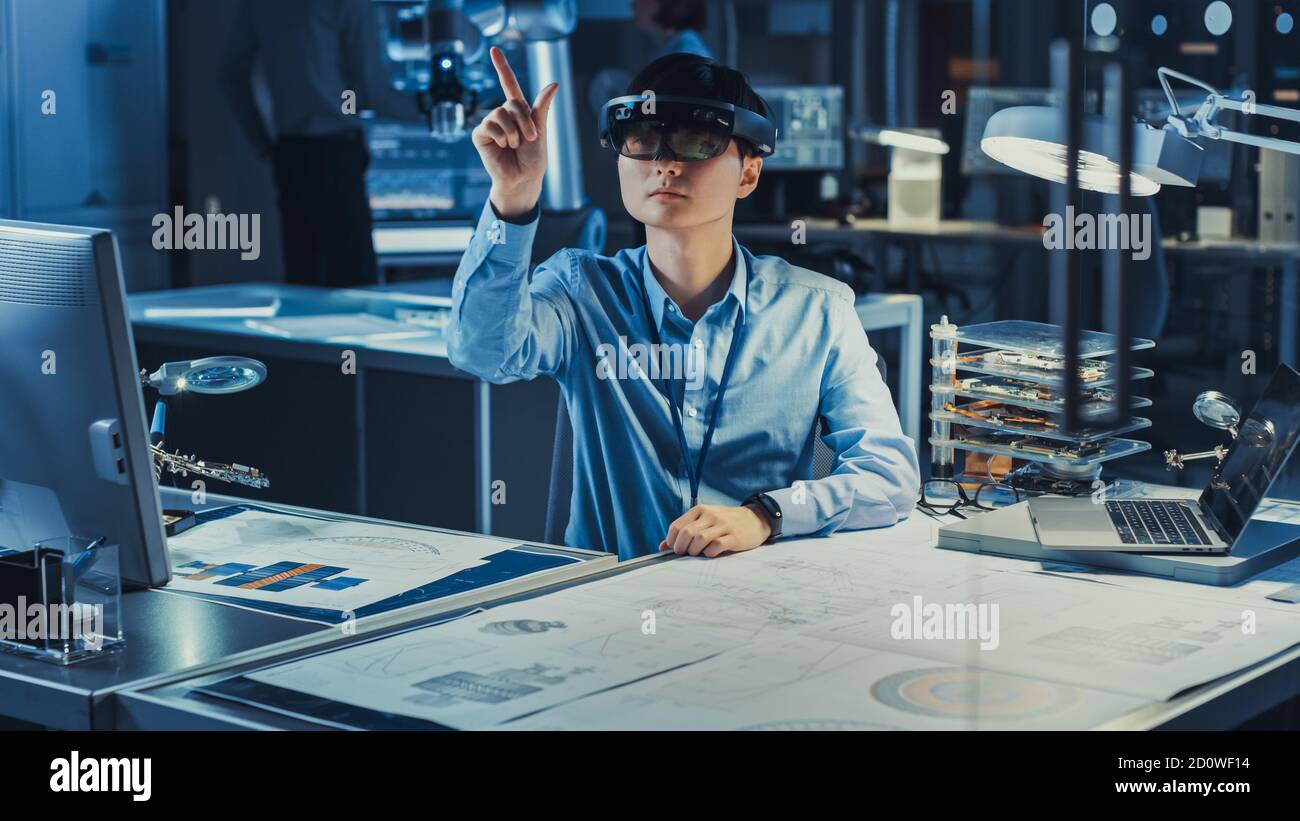 Ar headset hi-res stock photography and images - Alamy