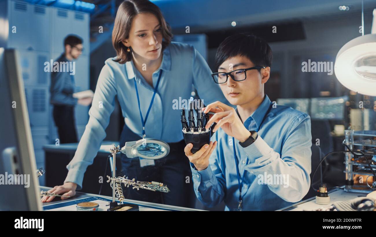 Technological Prosthetic Robot Arm is Tested by Two Professional ...