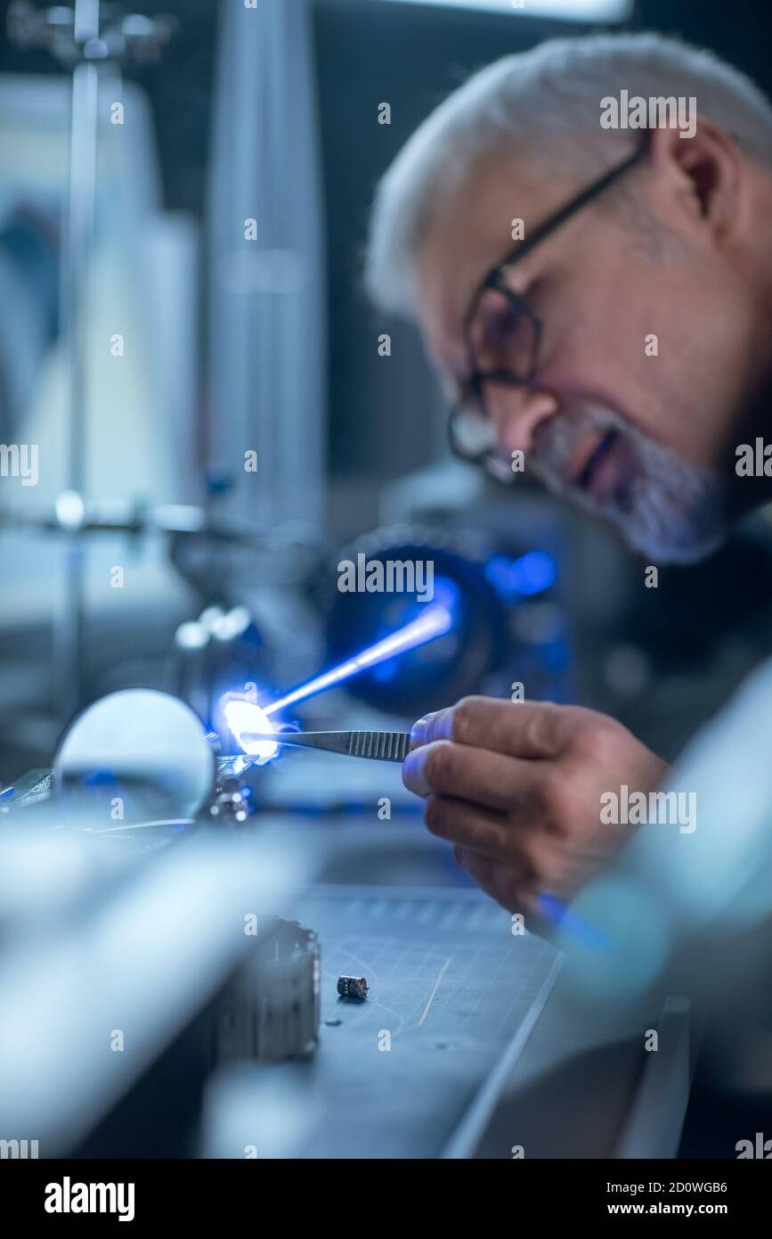 Manufacturing glasses lenses hi-res stock photography and images - Alamy