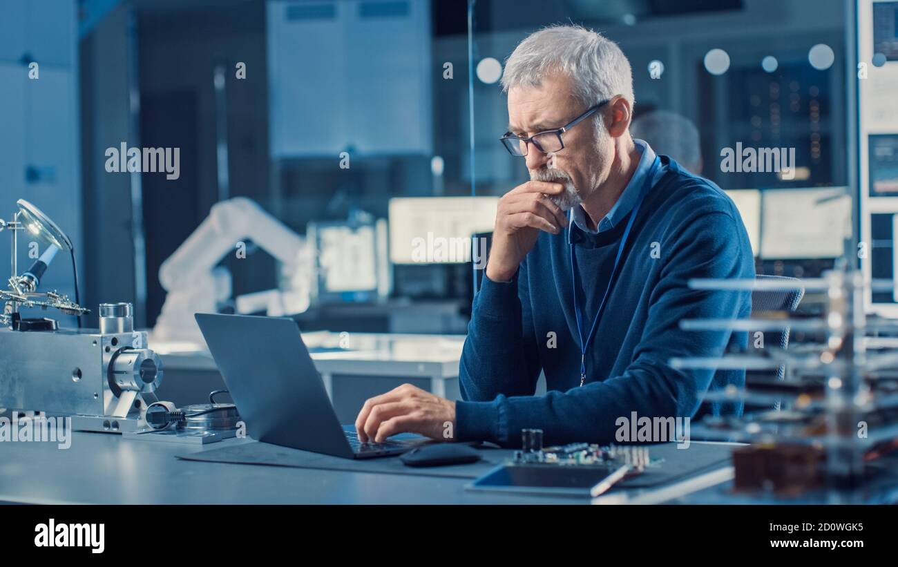 Smart factory specialist typing hi-res stock photography and images - Alamy