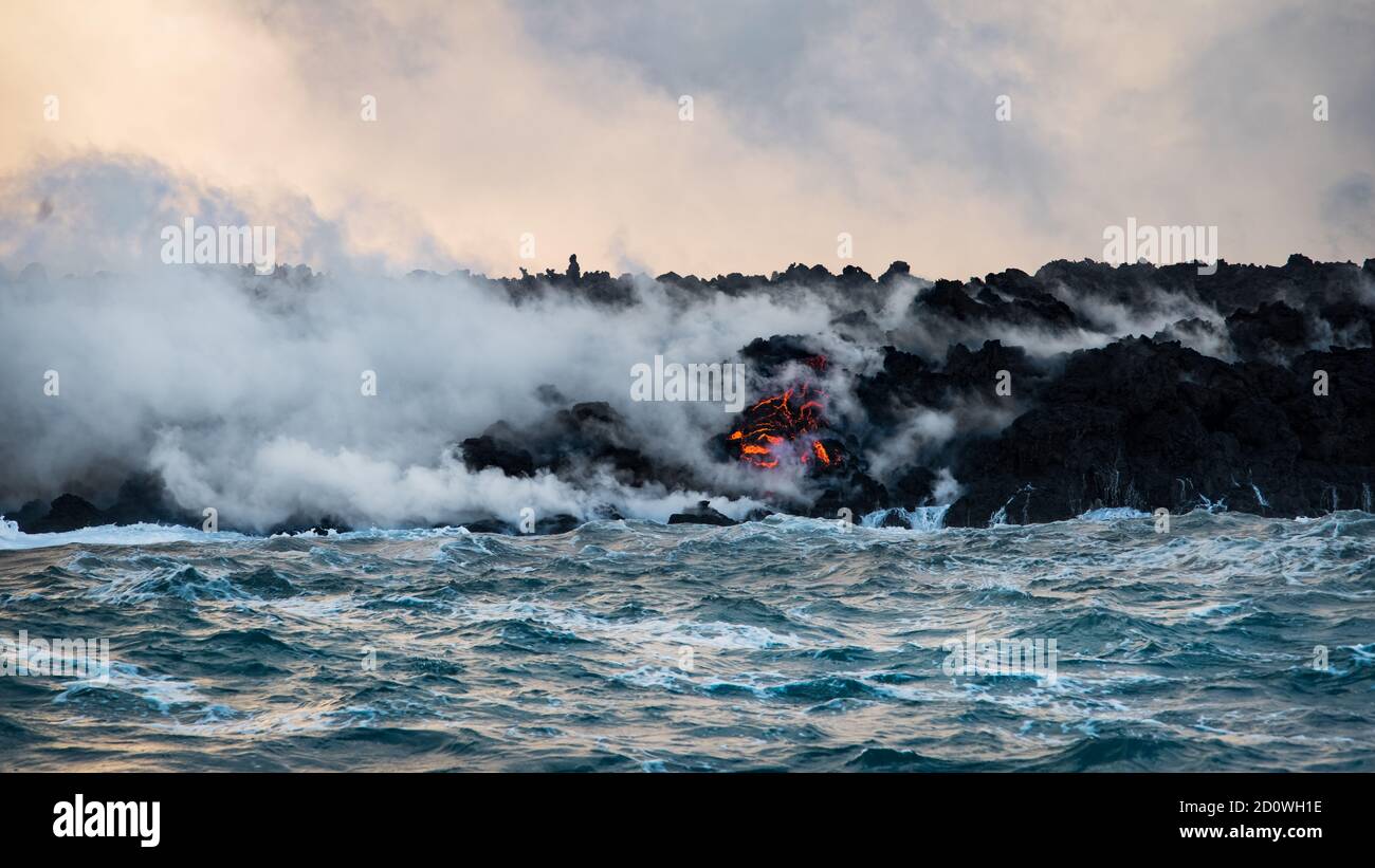 Lava flowing from kilauea volcano hi-res stock photography and images ...