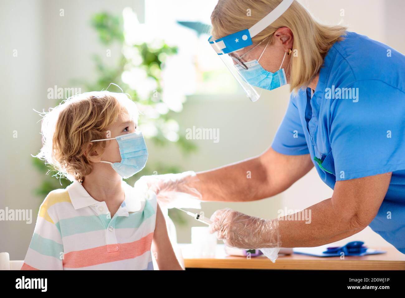 Child vaccination injection toddler hi-res stock photography and images ...