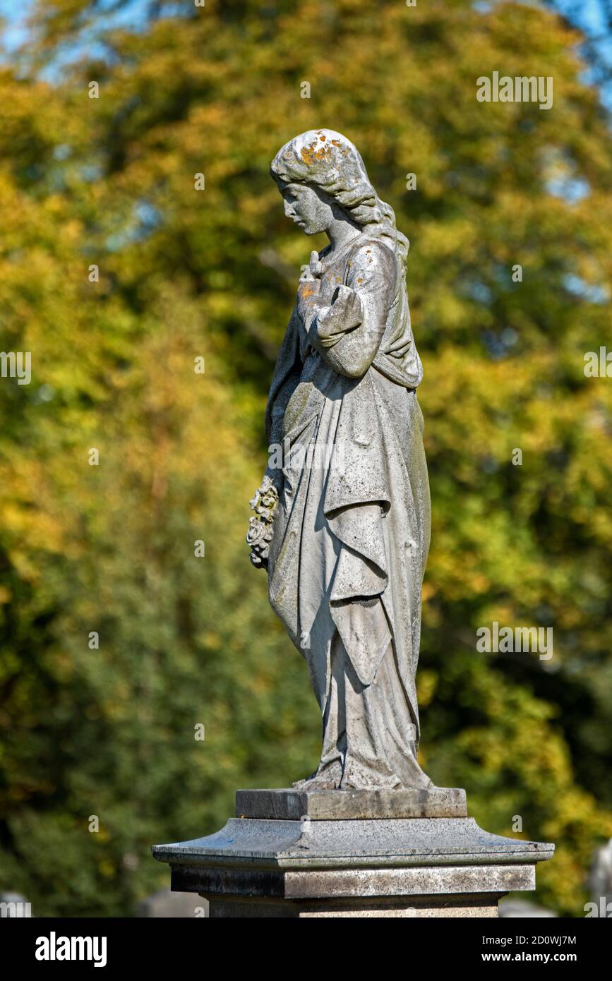 Statue of a woman in mourning in Morningside Cemetery Edinburgh ...