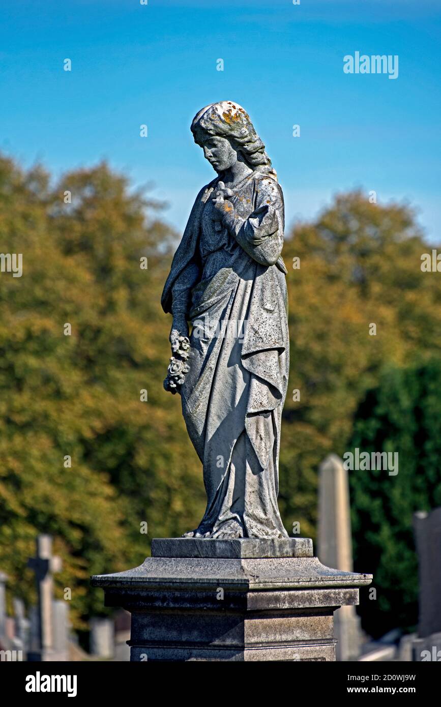 Statue of a woman in mourning in Morningside Cemetery Edinburgh ...