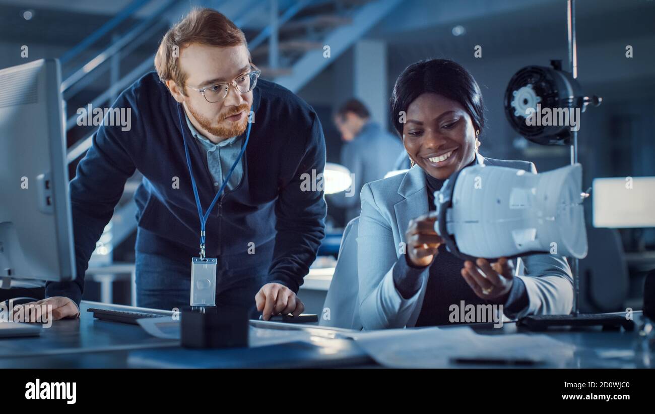 Office screens people dark room hi-res stock photography and images - Alamy