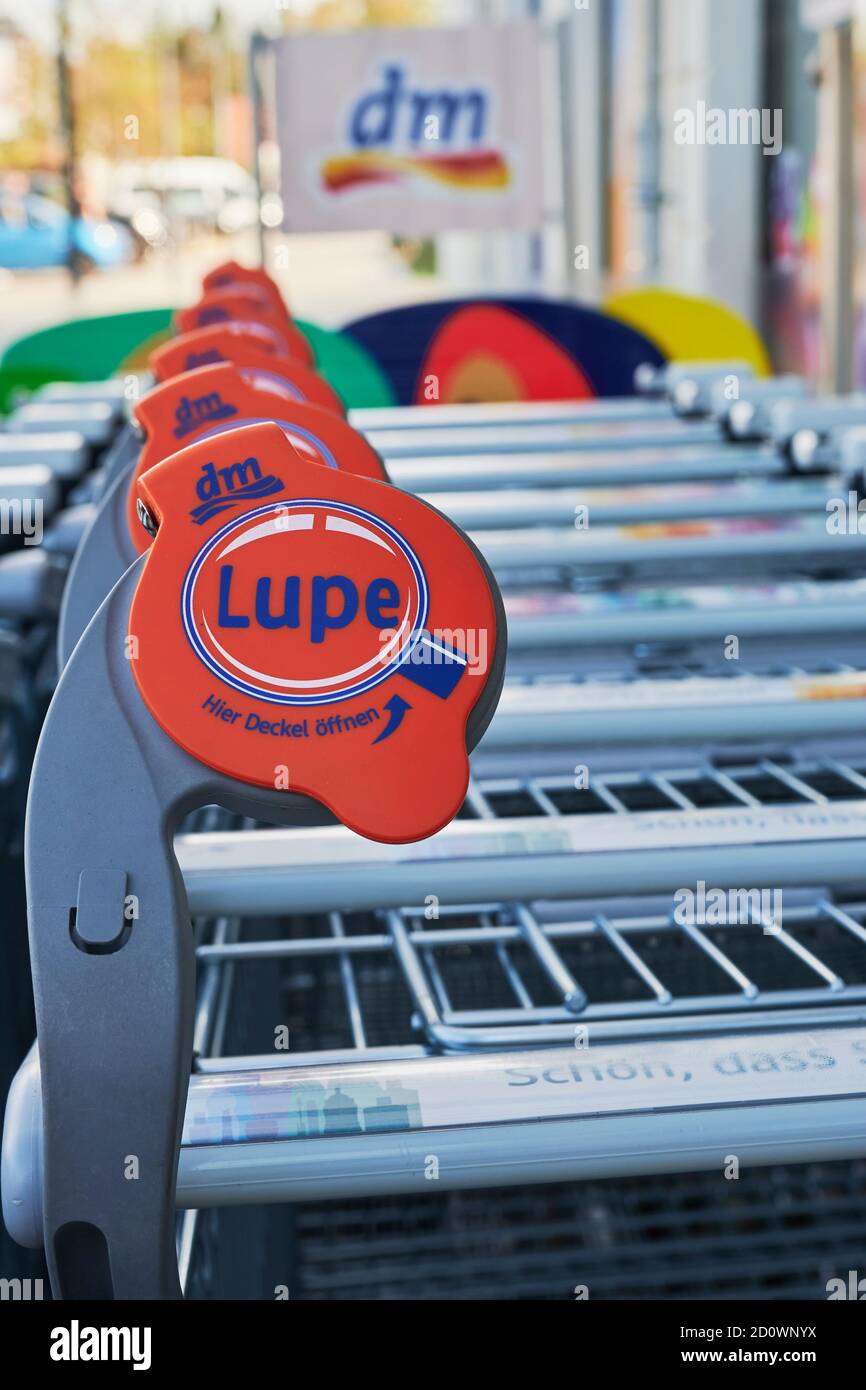 Car front in magnifier glass hi-res stock photography and images - Alamy