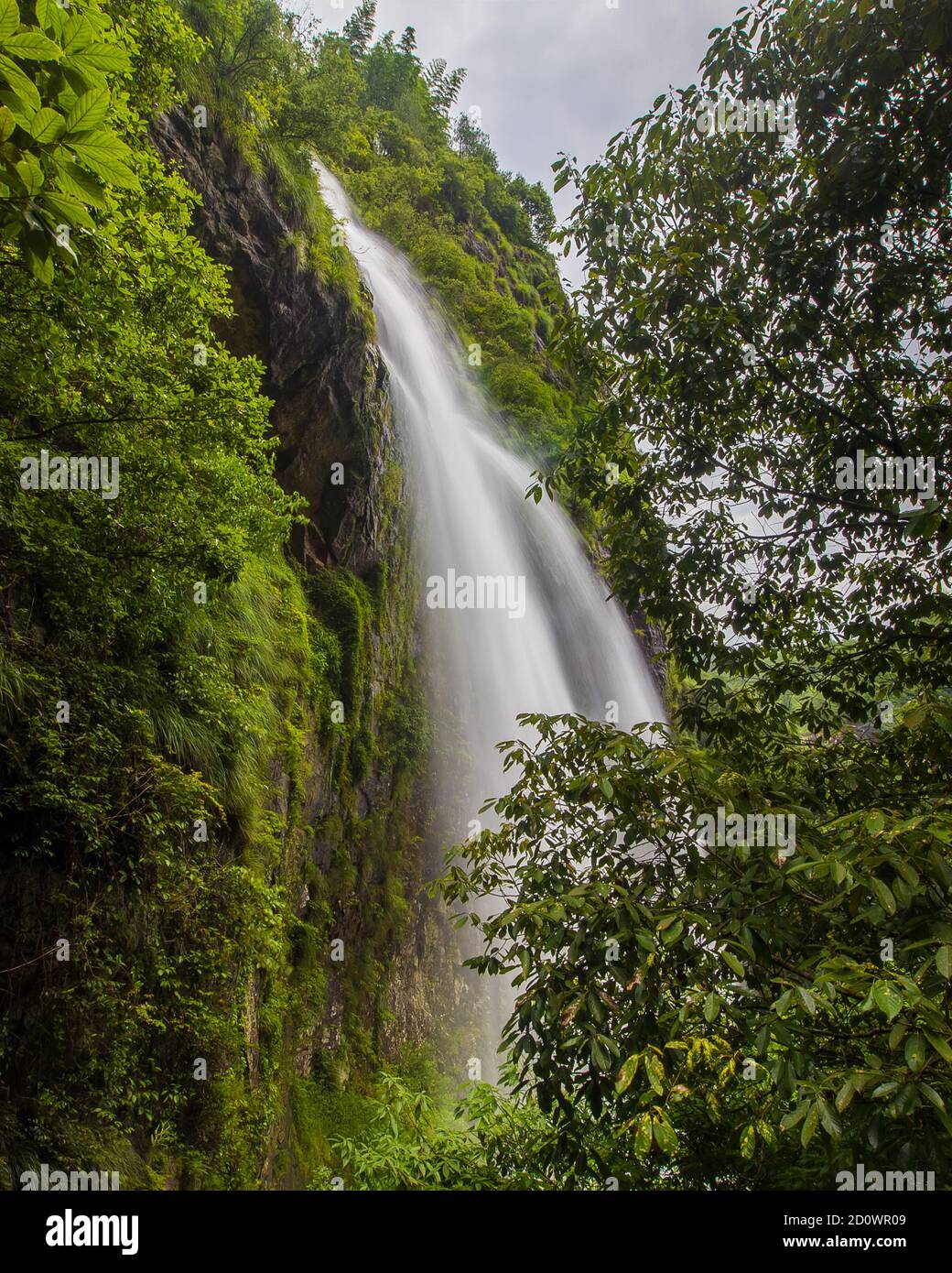 Chinese garden waterfall hi-res stock photography and images - Alamy