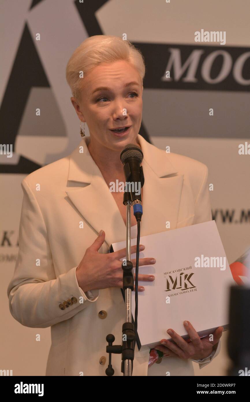 The ceremony of presenting the 25th theater prize to the editorial ...