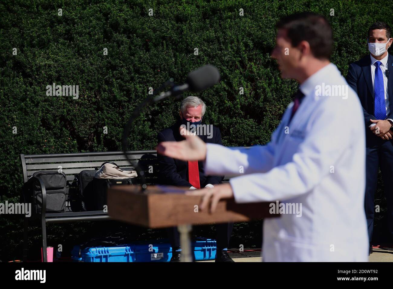 Pool testing by assistant hi-res stock photography and images - Alamy